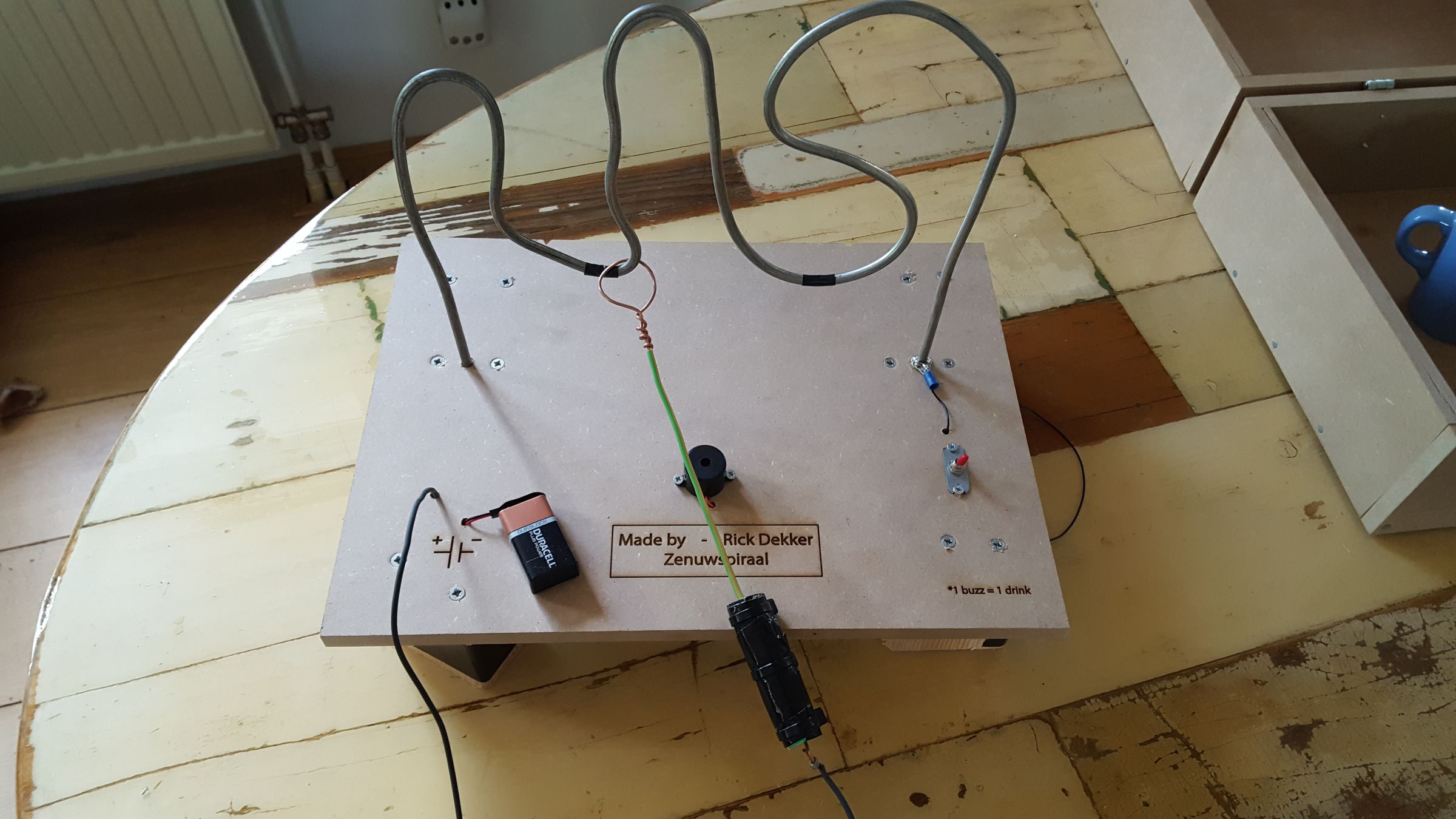 Zenuwspiraal Spel / Game (Nederlands) : 5 Steps - Instructables