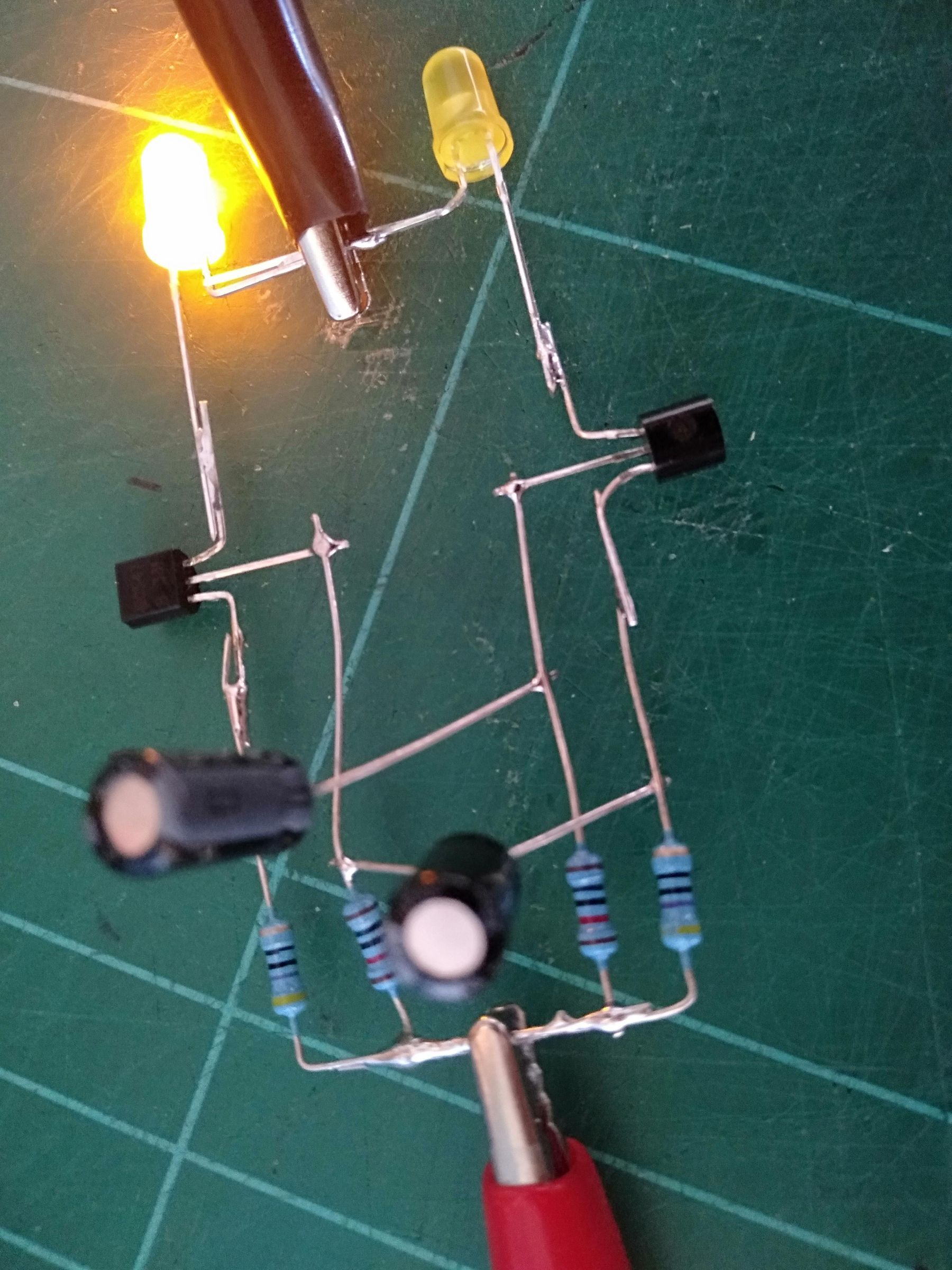 Simple Flip Flop Circuit : 8 Steps (with Pictures) - Instructables