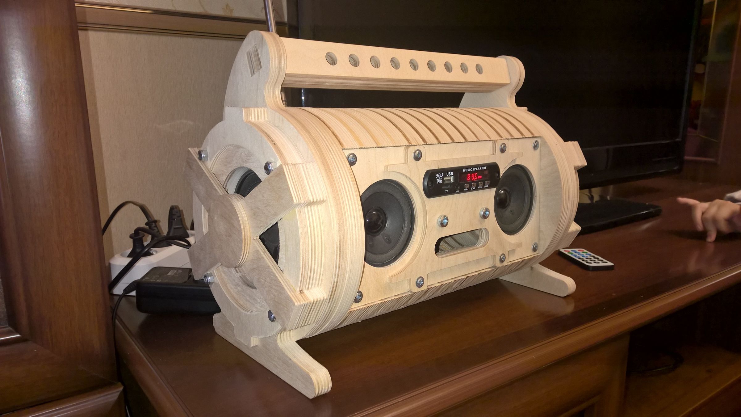 Portable Bluetooth 2.1 Boombox : 16 Steps (with Pictures) - Instructables