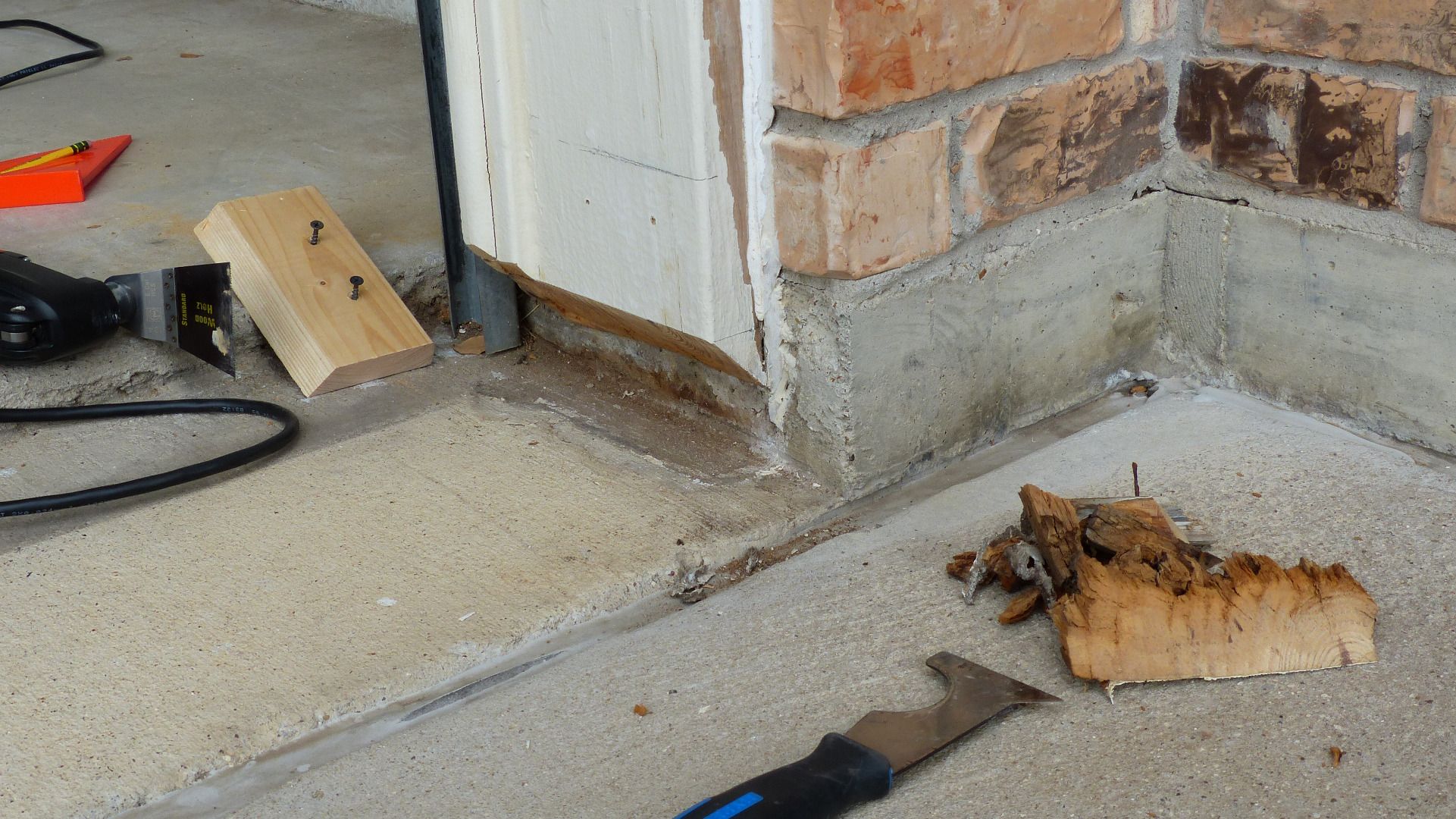 Rot and Rodent-proof Garage Door Seal With PVC and Weatherstripping : 5 ...