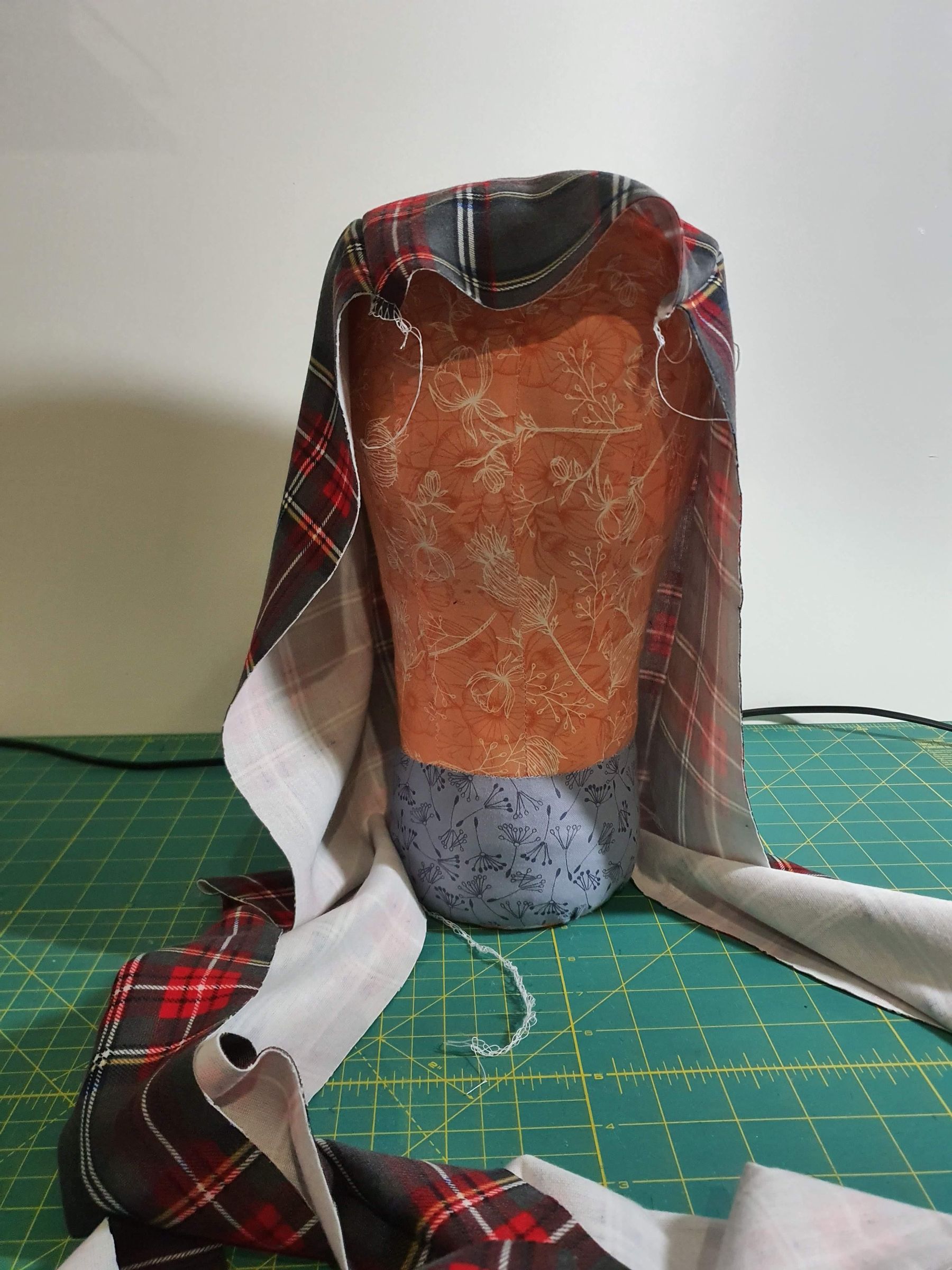 Reversible Hooded Infinity Scarf : 5 Steps (with Pictures) - Instructables