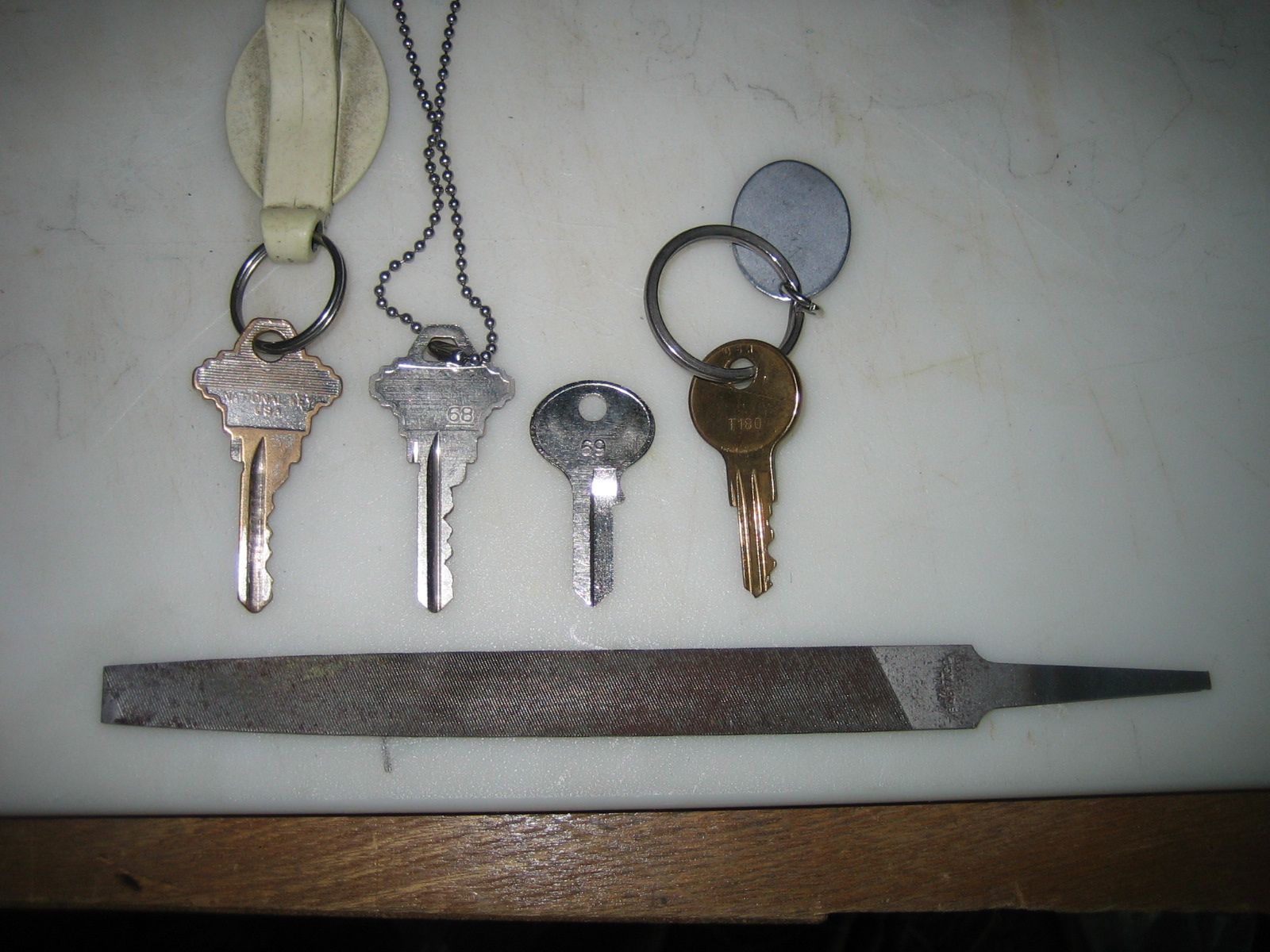 Duplicate Keys by Hand : 4 Steps (with Pictures) - Instructables