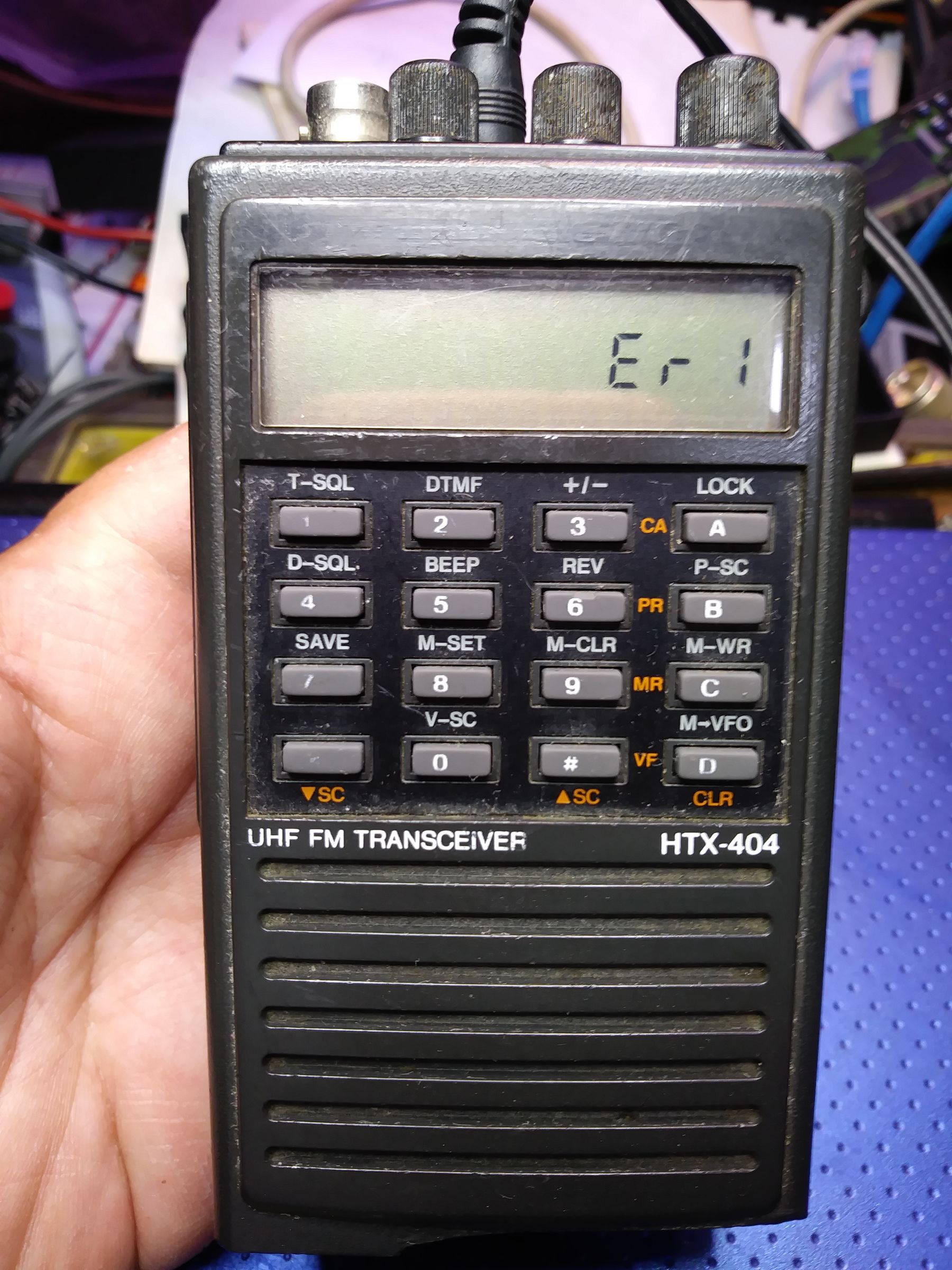 How to Replace the Memory Battery on an Htx202 or Htx404 Ham Radio : 7 ...