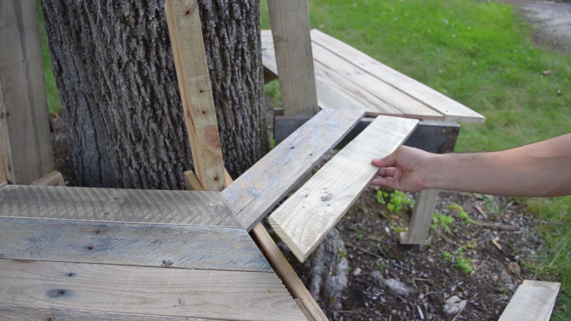 DIY Hexagonal Tree Bench From Wood Pallets - 100% Pallet Wood : 12 ...