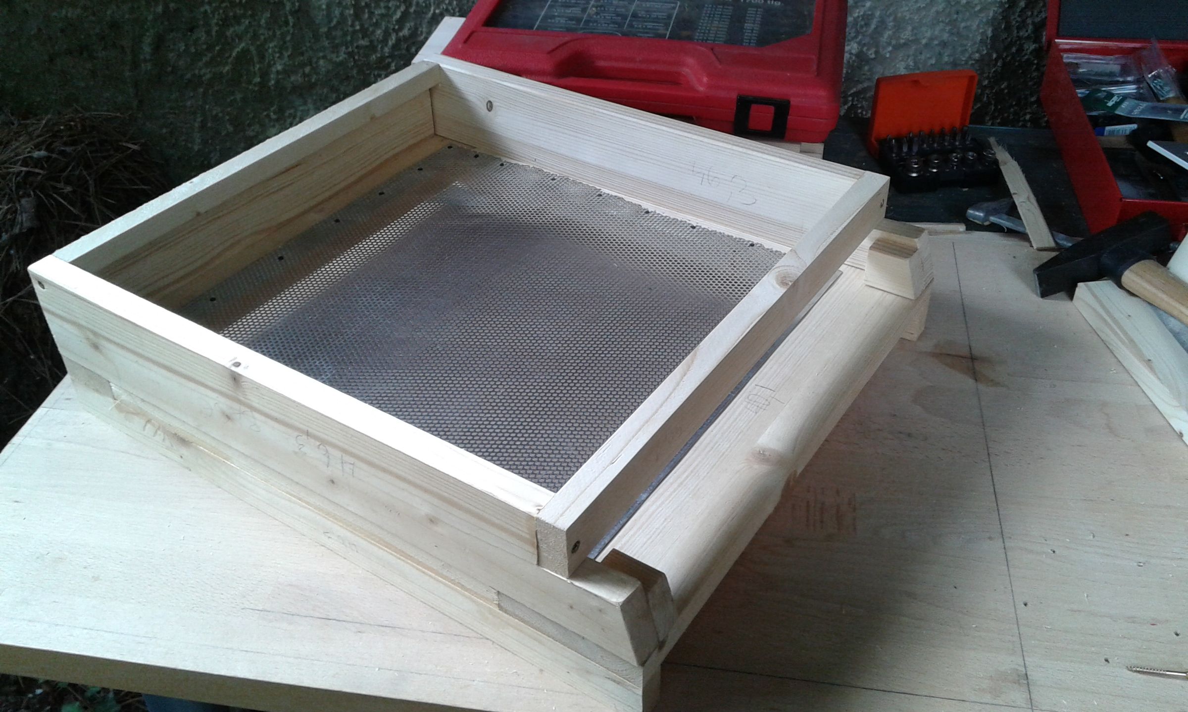 Build a Langstroth Bee Hive (beekeeping the Simple Way) : 7 Steps (with ...
