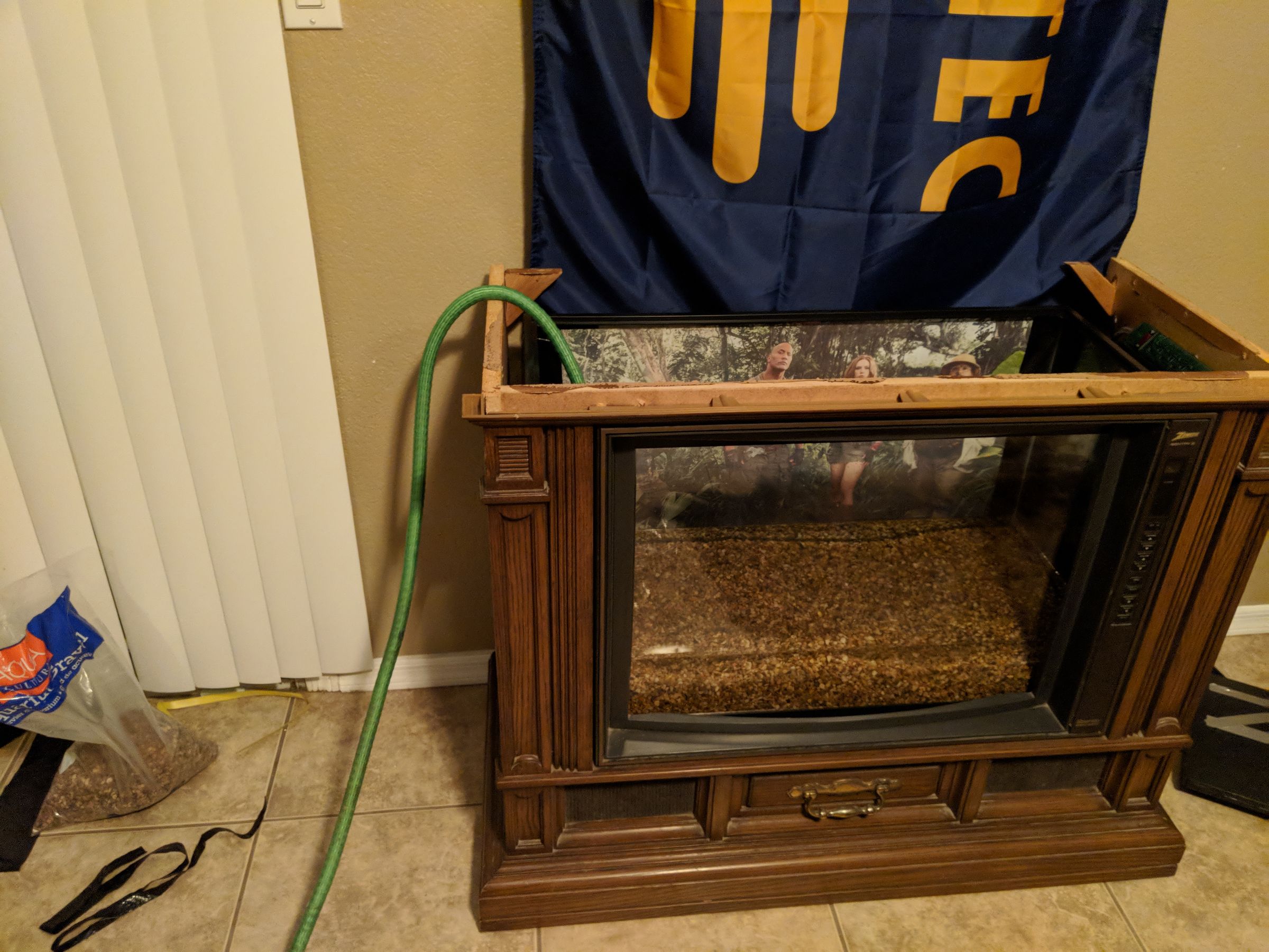 Build a TV Fish Tank : 6 Steps (with Pictures) - Instructables