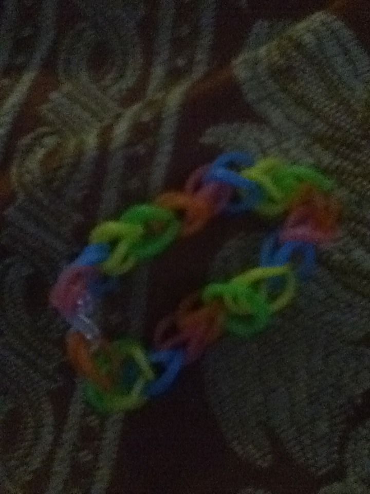 Rubber Band Bracelet (Simple) : 7 Steps - Instructables