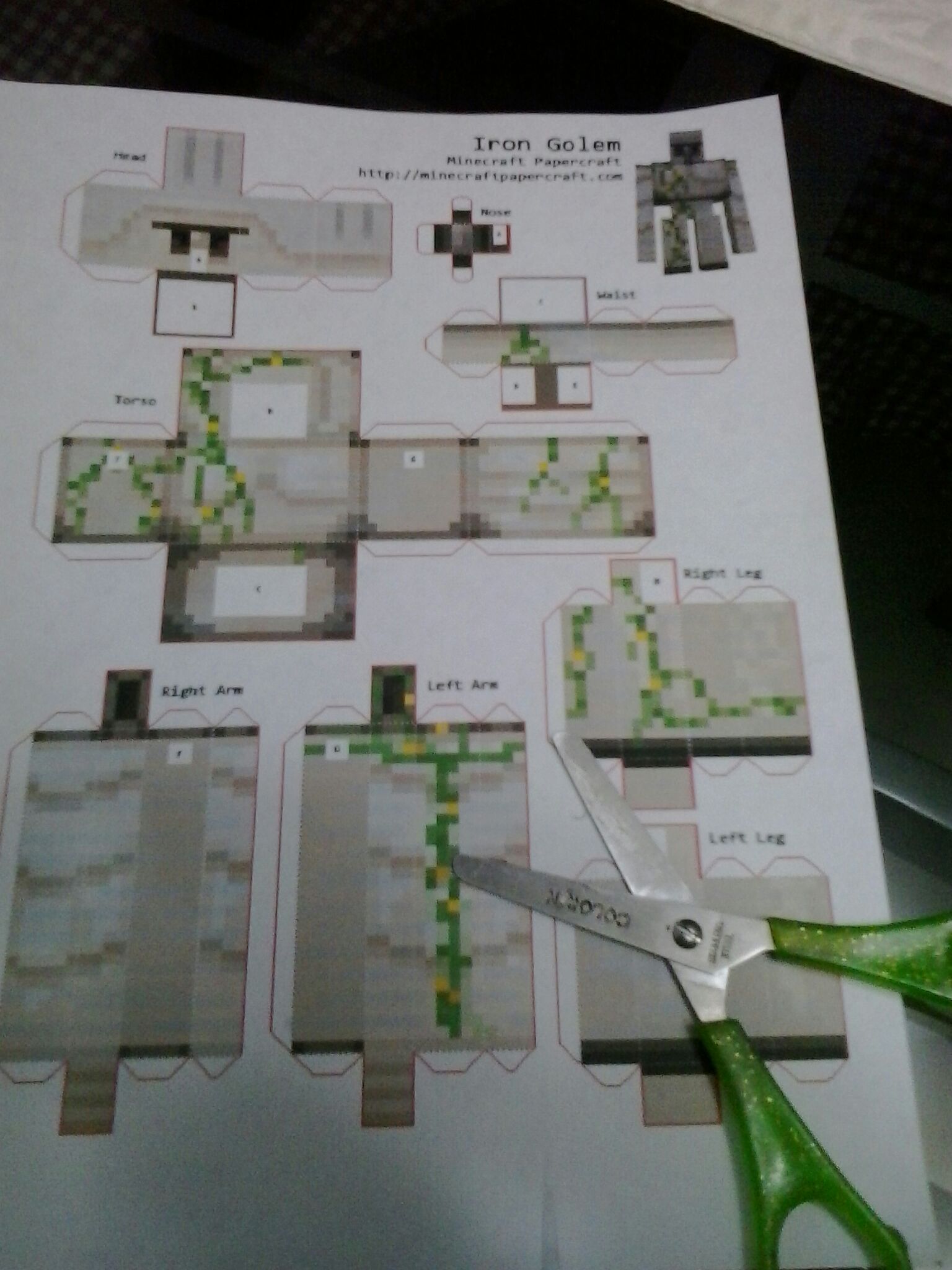Minecraft Iron Golem Papercraft : 4 Steps - Instructables