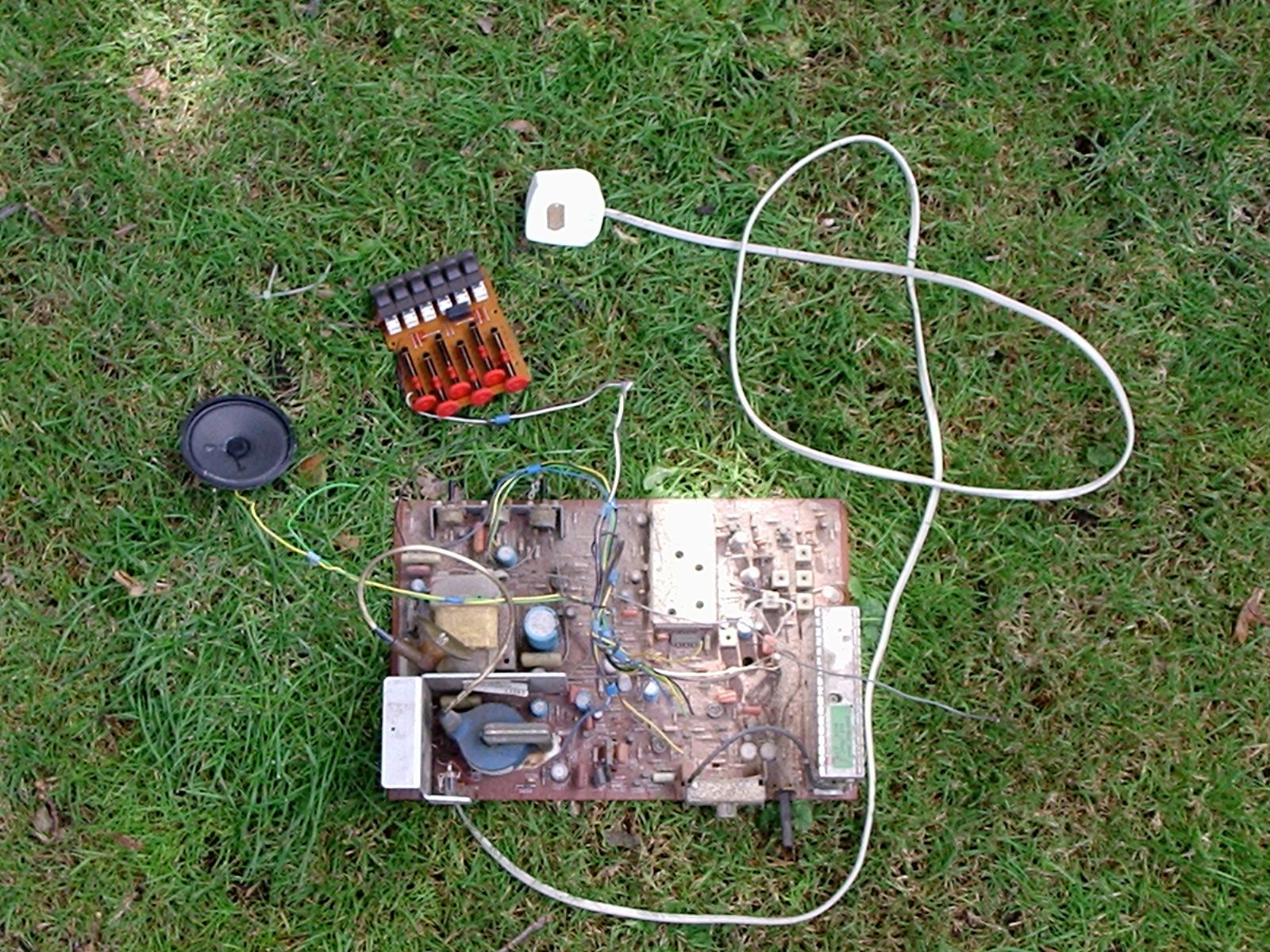 How to Take Apart TV : 7 Steps (with Pictures) - Instructables