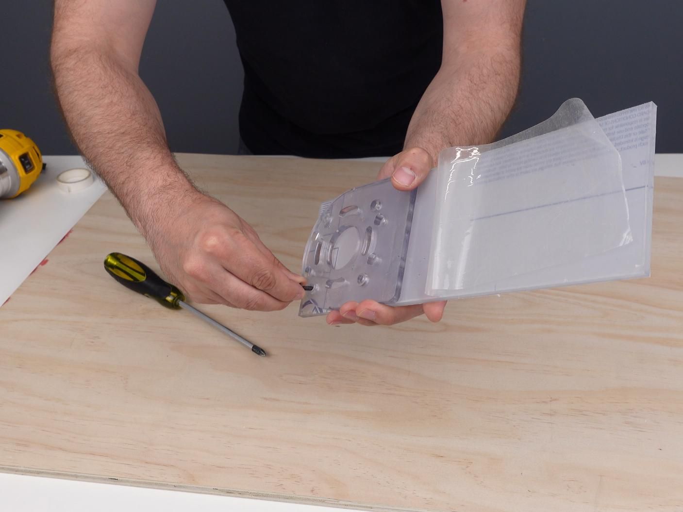 Circle Jig for Router - 5$ Basic and Easy Cutting Jig : 11 Steps (with ...