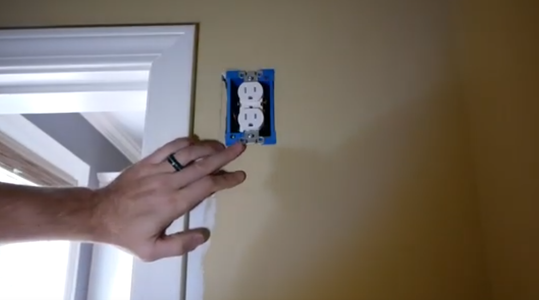 Replace Light Fixture With Switched Outlet : 7 Steps - Instructables