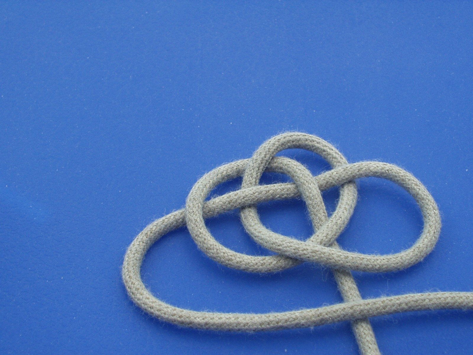 Wordless Tutorial III - Single Strand Diamond Stopper Knot : 12 Steps ...