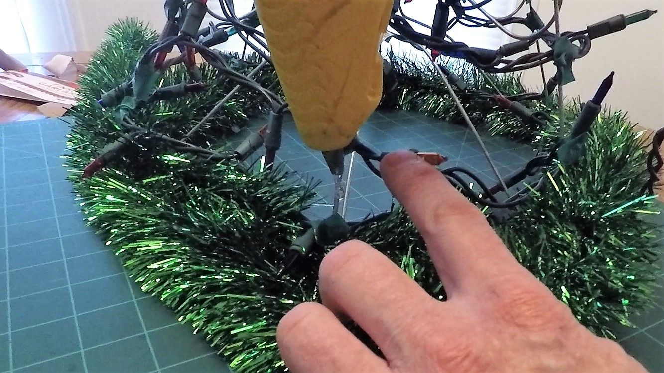 Coat Hanger Christmas Tree : 11 Steps (with Pictures) - Instructables