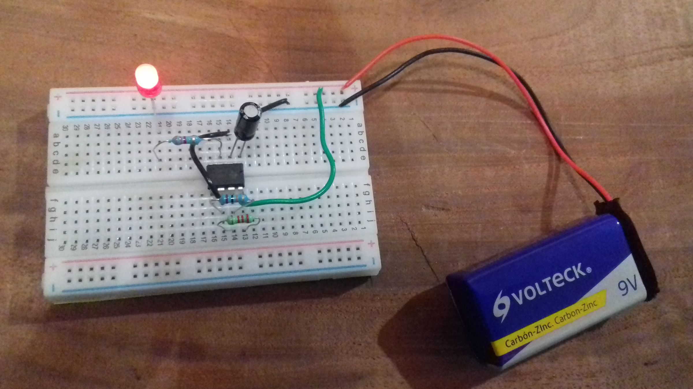 555 Timer Blink Circuit! : 9 Steps (with Pictures) - Instructables