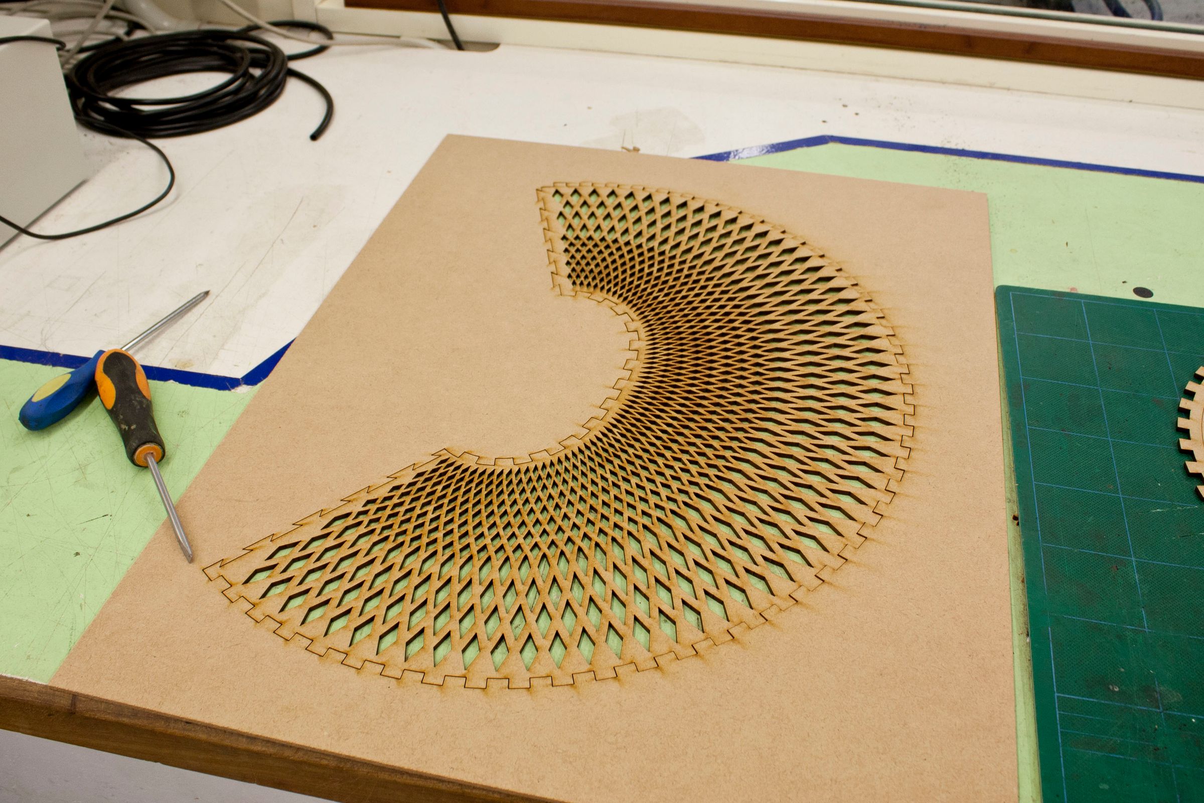 Kerf Table Lamp : 4 Steps (with Pictures) - Instructables