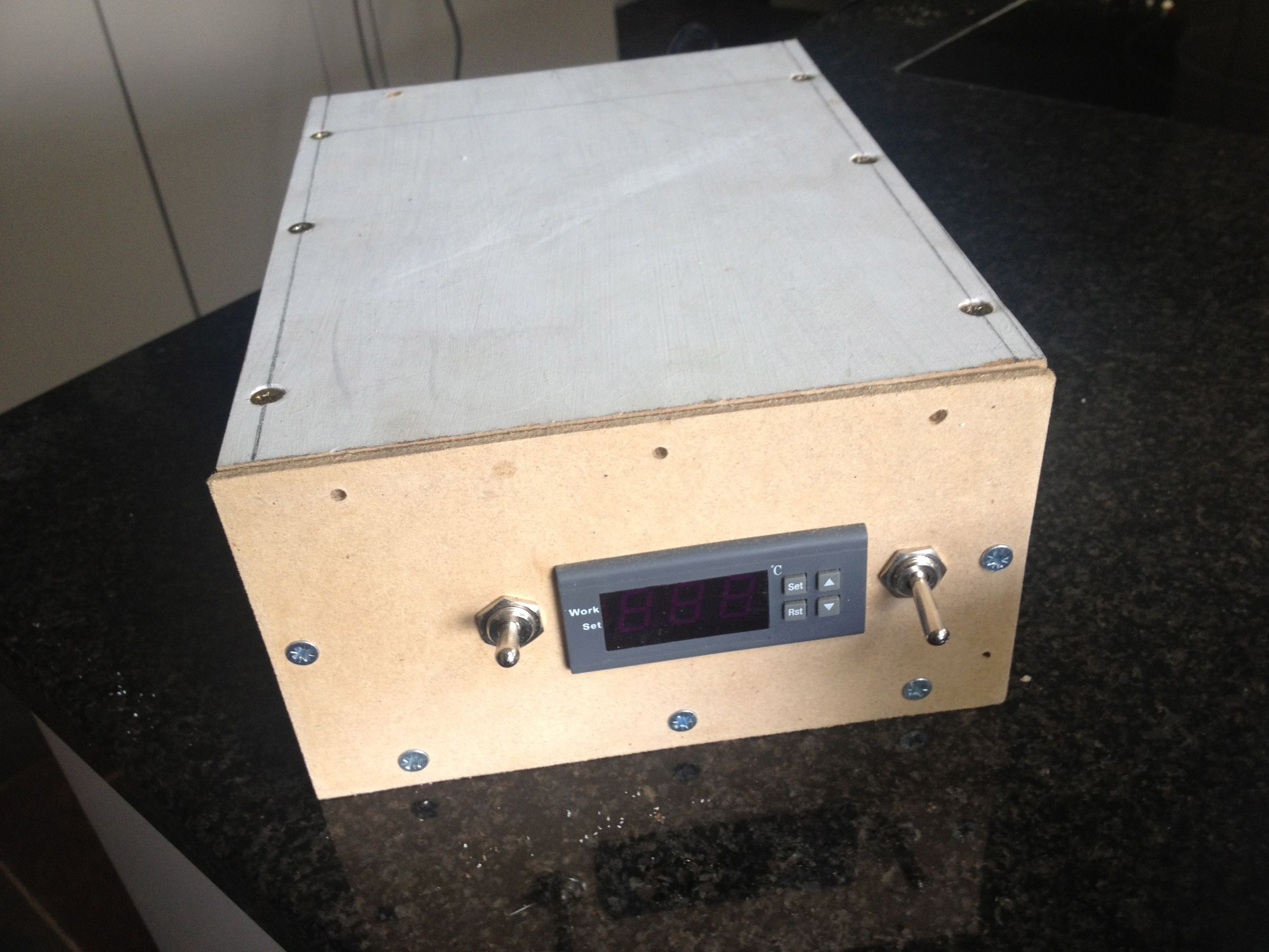 Small Incubator With Temperature Controller : 8 Steps - Instructables