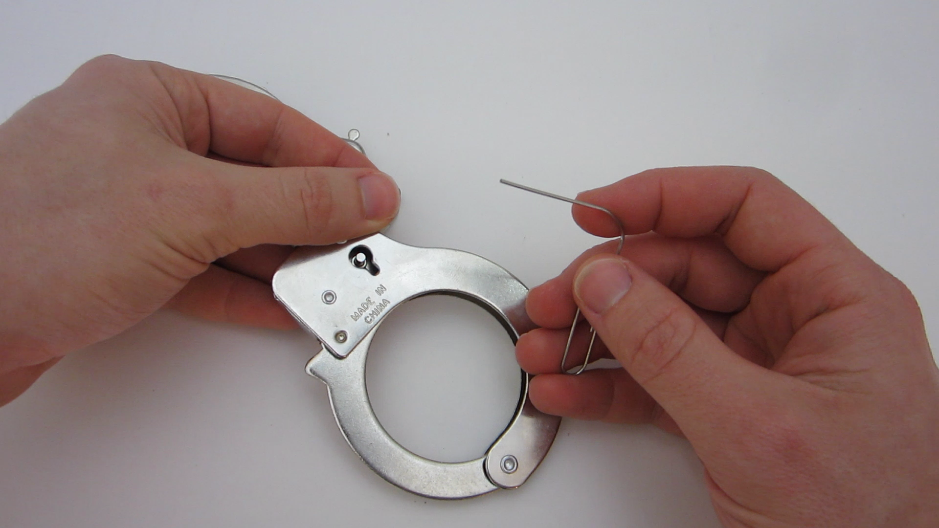 How to Pick Simple Locks/Latches With a Paper Clip : 6 Steps (with ...