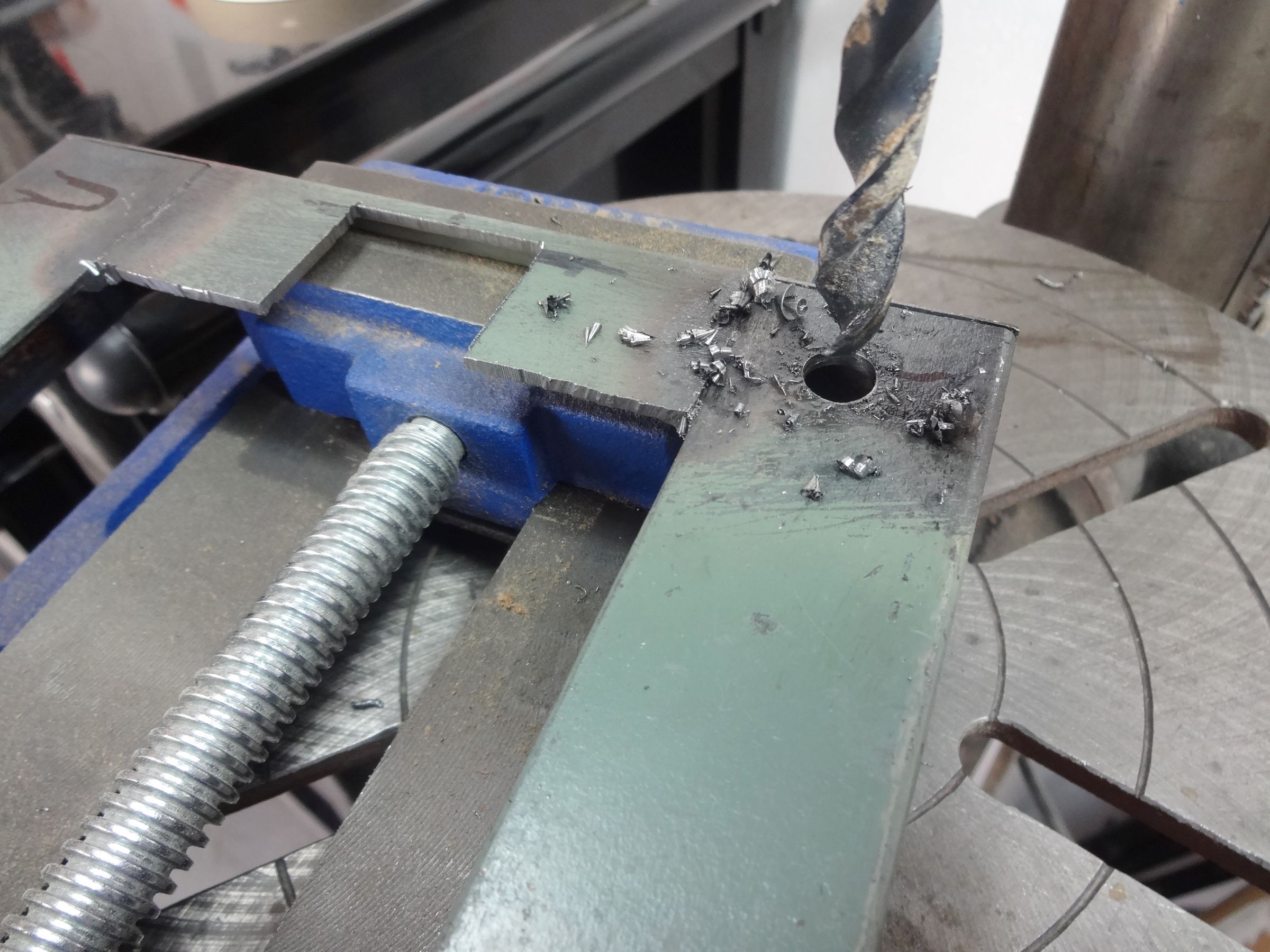 Height-Adjustable Portable Vise Stand : 22 Steps (with Pictures ...