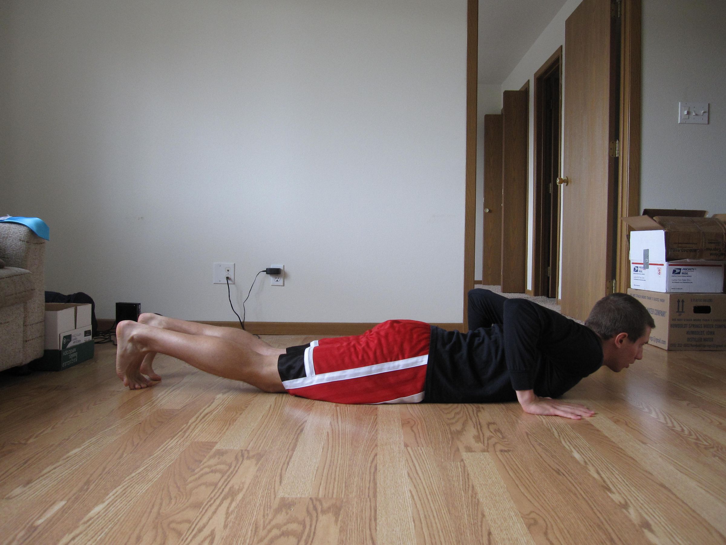 Learn Basic Breakdancing Freezes and Footwork : 5 Steps (with Pictures ...