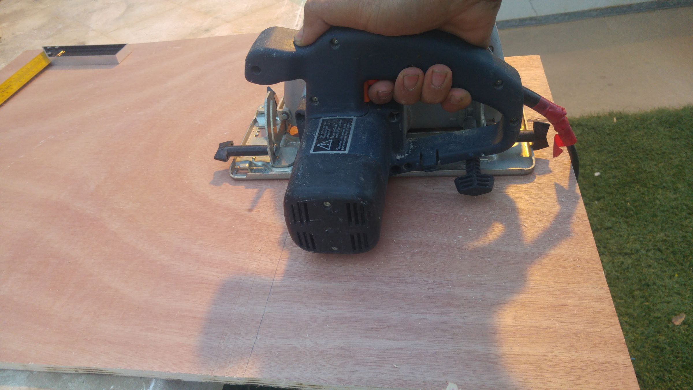 Easy to Make Small Router Table : 4 Steps - Instructables