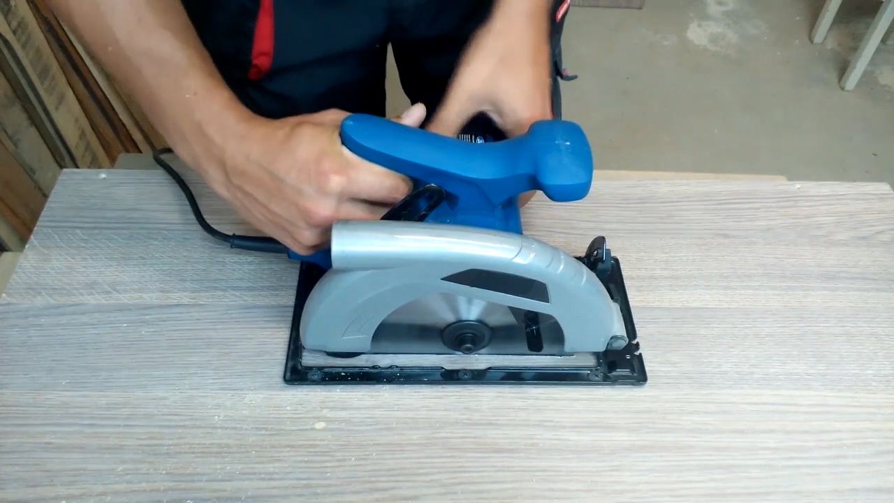 How to Make a Homemade Table Saw With Circular Saw : 6 Steps (with ...