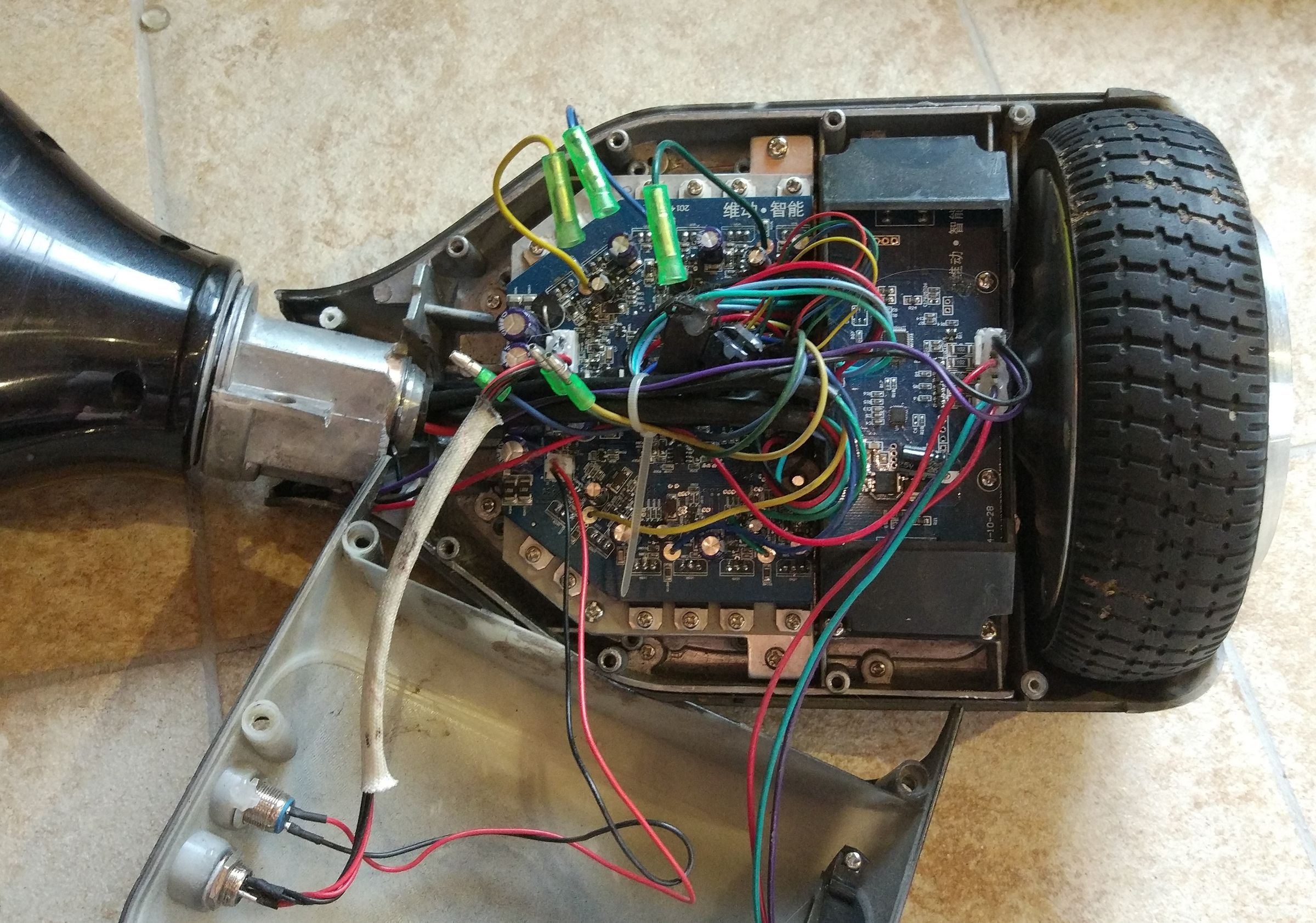 Turn a Broken Hoverboard Into a Vertical Wind Turbine EN/FR Transformer Un Hoverboard Cassé En ...