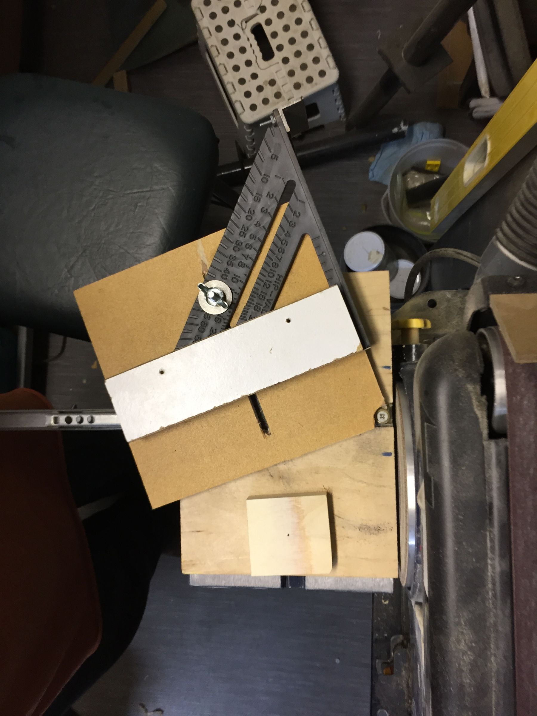 Corner Rounding Jig for a Disk Sander : 7 Steps - Instructables