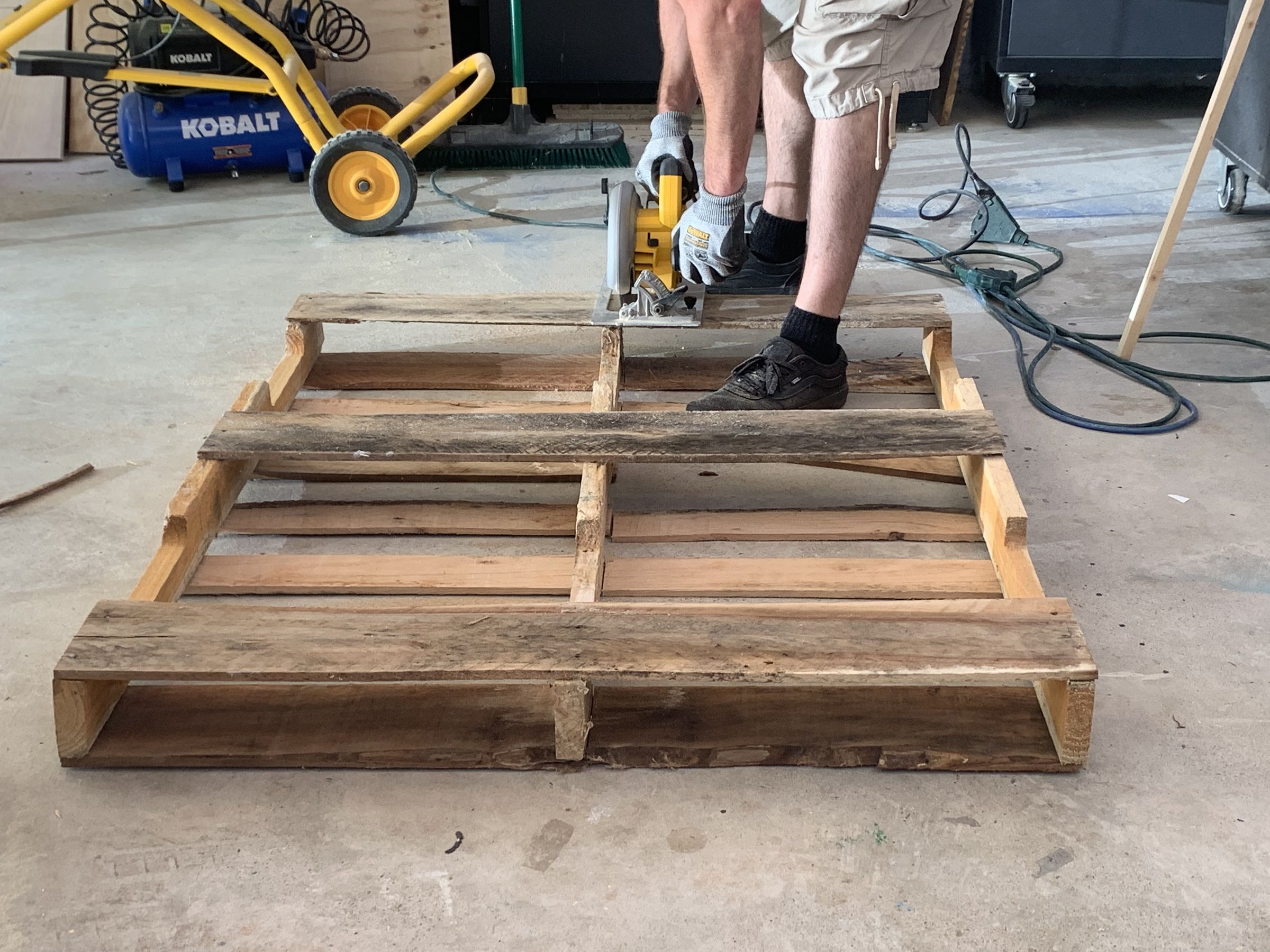 Cable Spool Pallet Bench - DIY Outdoor Seating! : 10 Steps (with ...