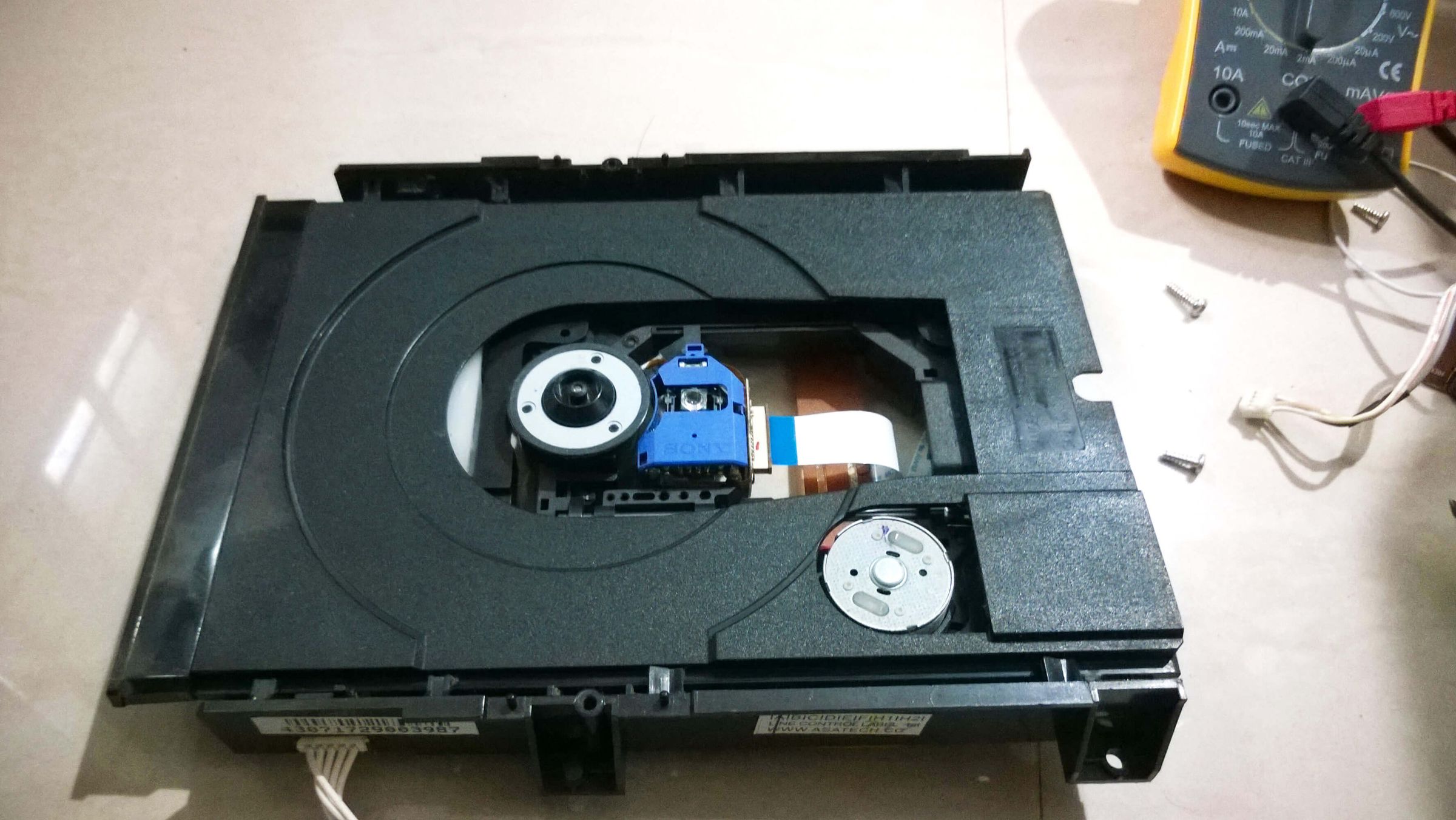 Parts to Salvage From a DVD/CD Player : 10 Steps - Instructables