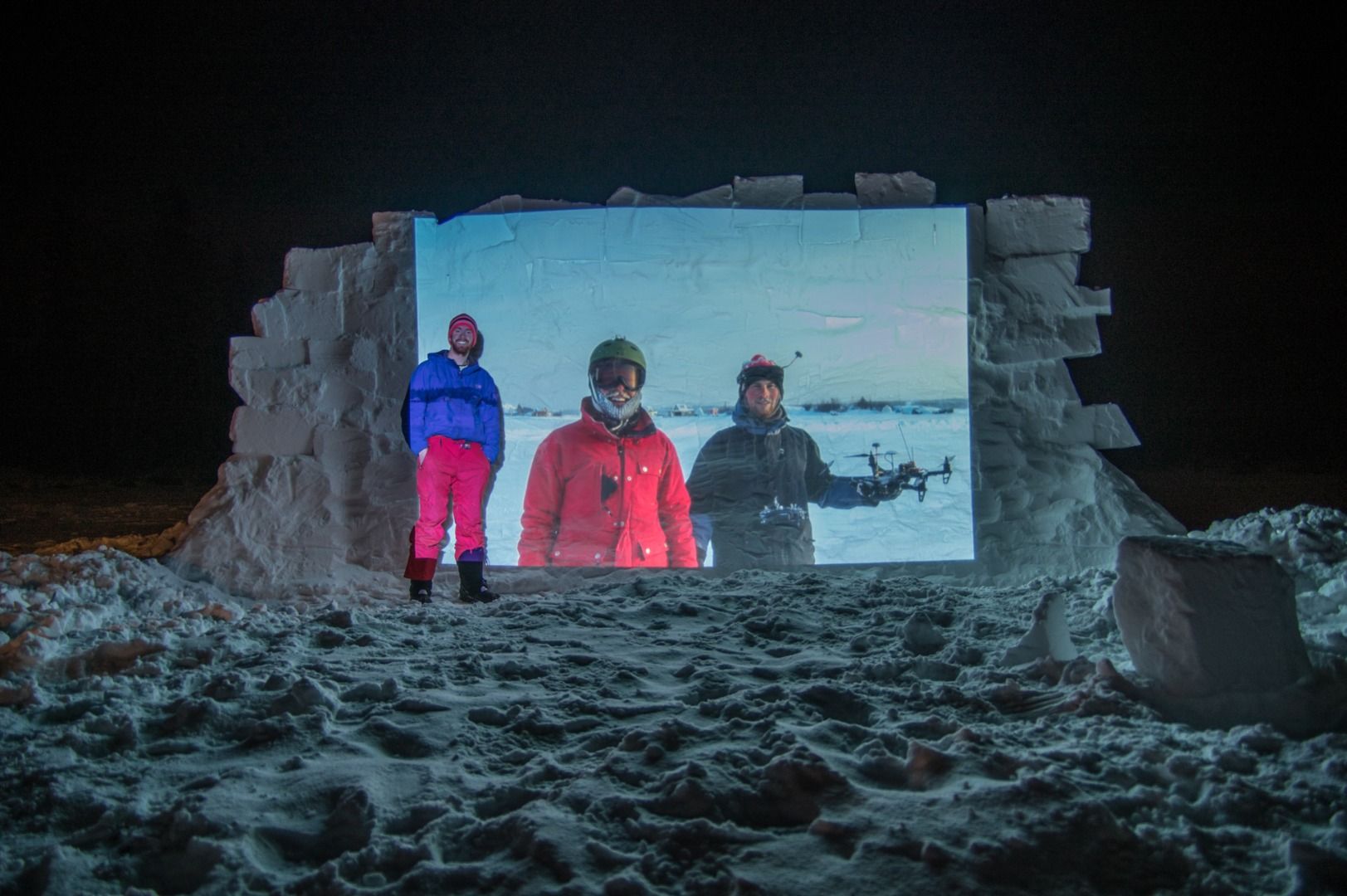 Outdoor Movie Theater With Snow Wall and Projector : 8 Steps (with ...