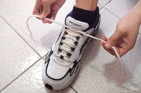 How to Tie Your Shoe : 7 Steps - Instructables