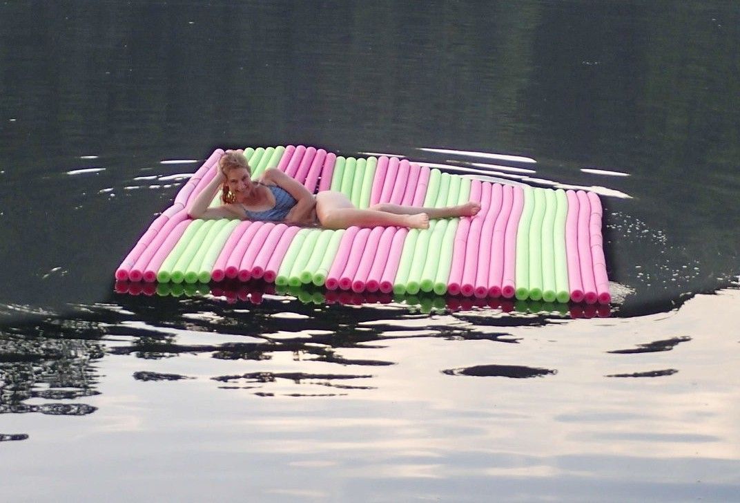 Floating Wet Lounger Water Pad/raft for 6, Under $100 : 3 Steps (with ...