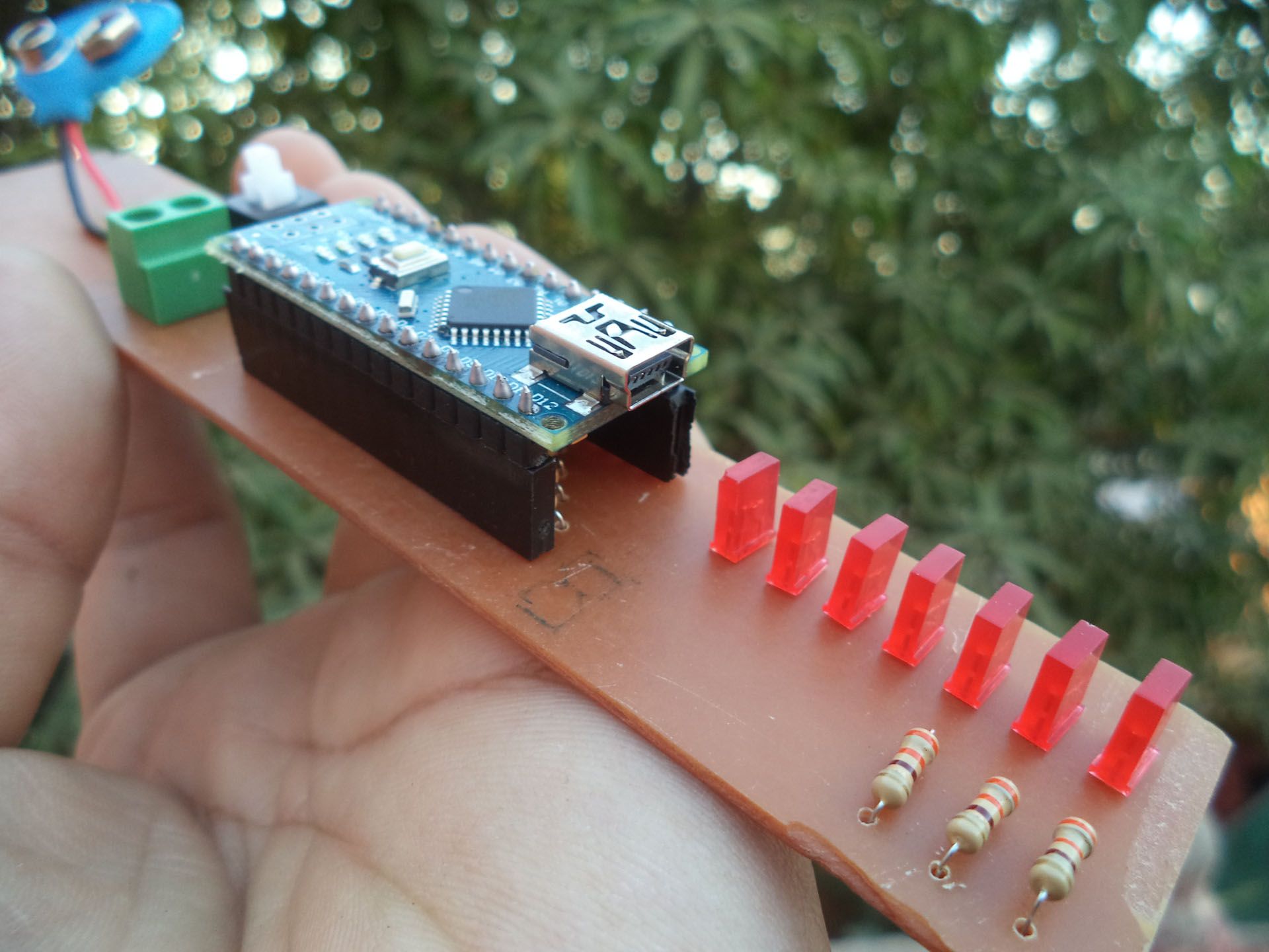 Rotating LED Display That Shows Infinite Words| POV | Propeller Display ...