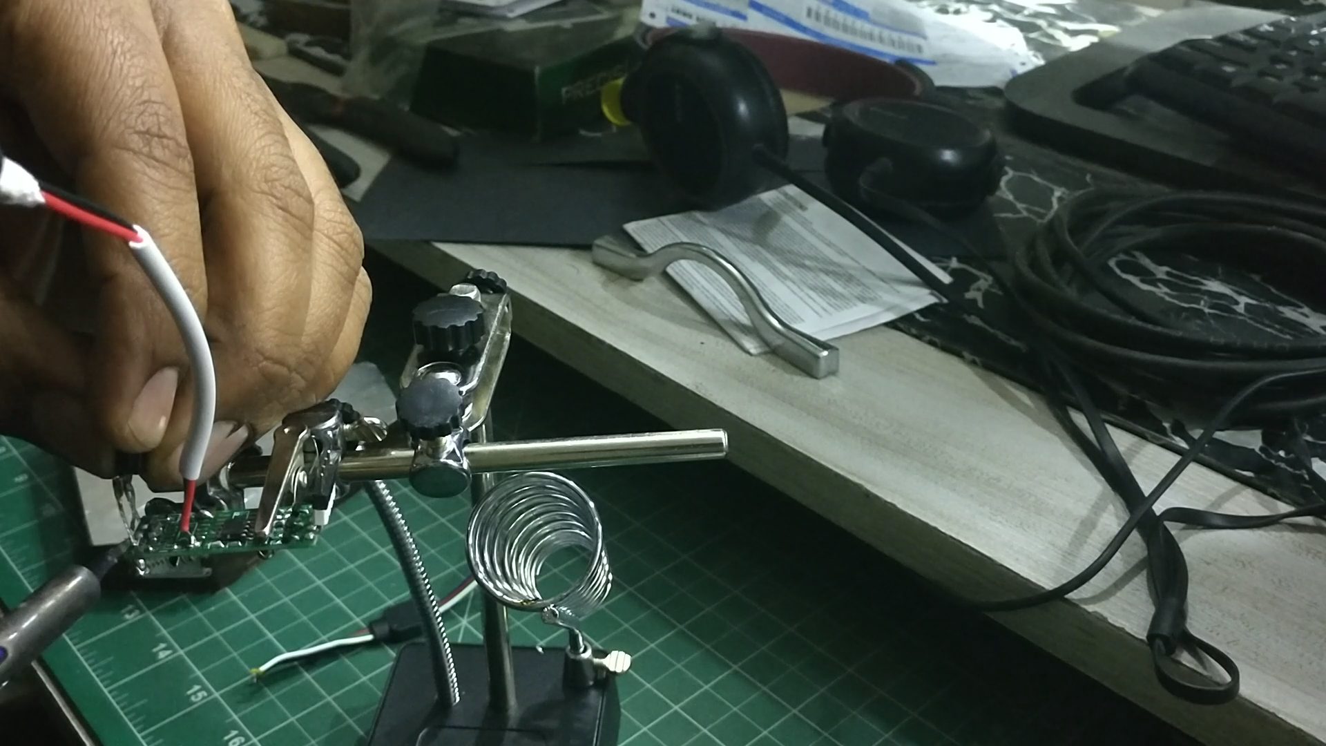 RGB Alienware Headphone Stand : 13 Steps (with Pictures) - Instructables