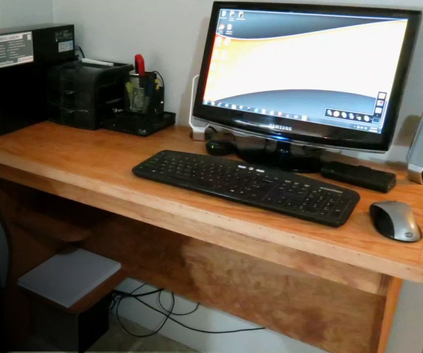 Simple Plywood Computer Desk 8 Steps With Pictures Instructables 
