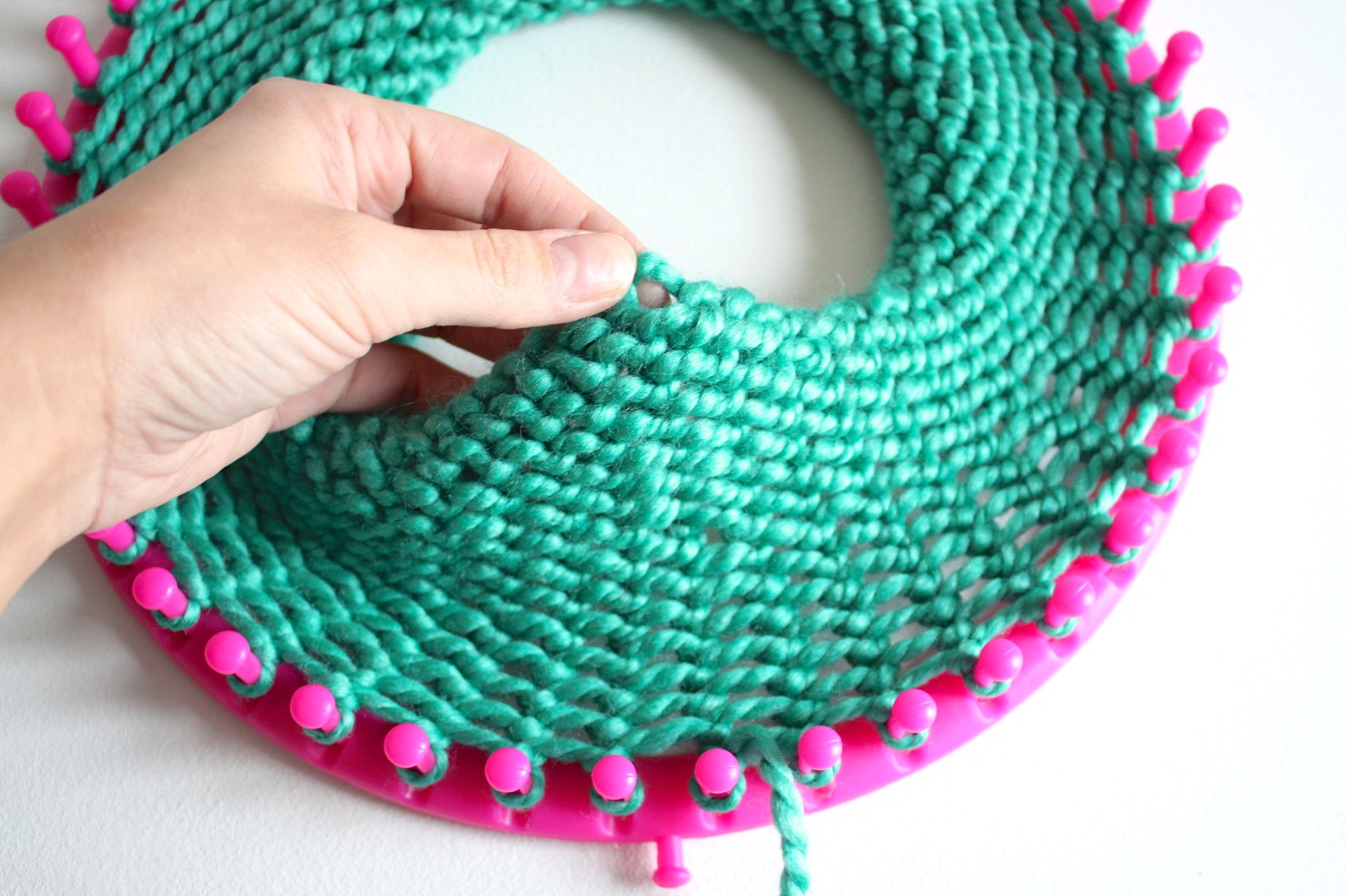 Knit a Slouchy Hat on a Round Loom : 12 Steps (with Pictures ...