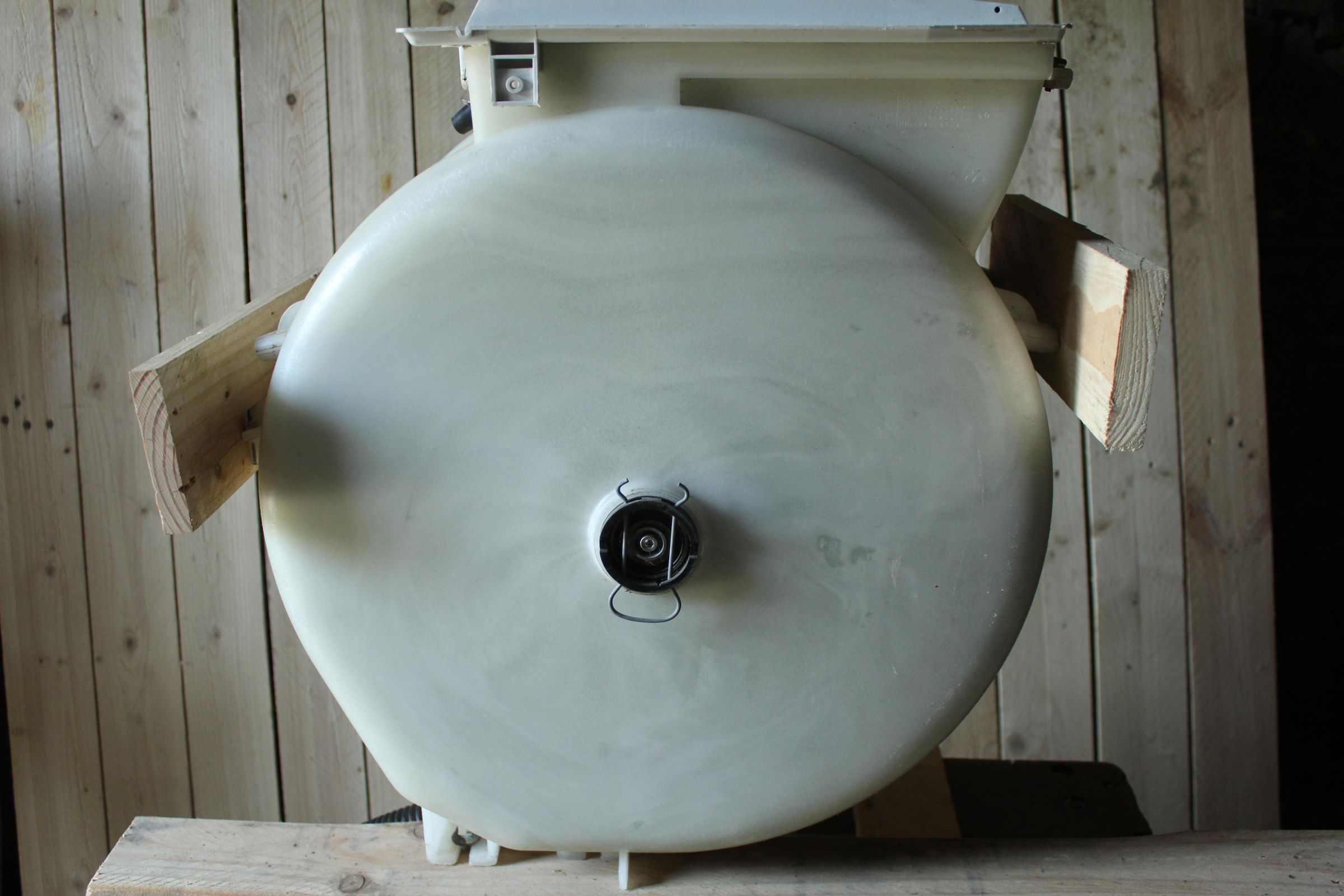 Make a Spin Dryer From a Discarded Washing Machine Drum, an Abandoned ...