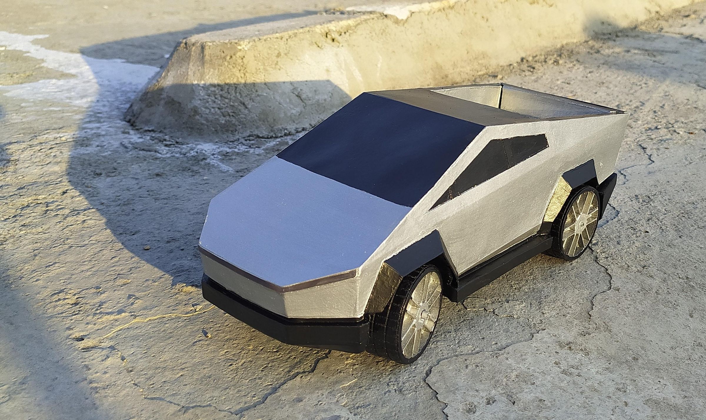 Tesla Cybertruck DIY Made of Cardboard : 6 Steps (with Pictures ...