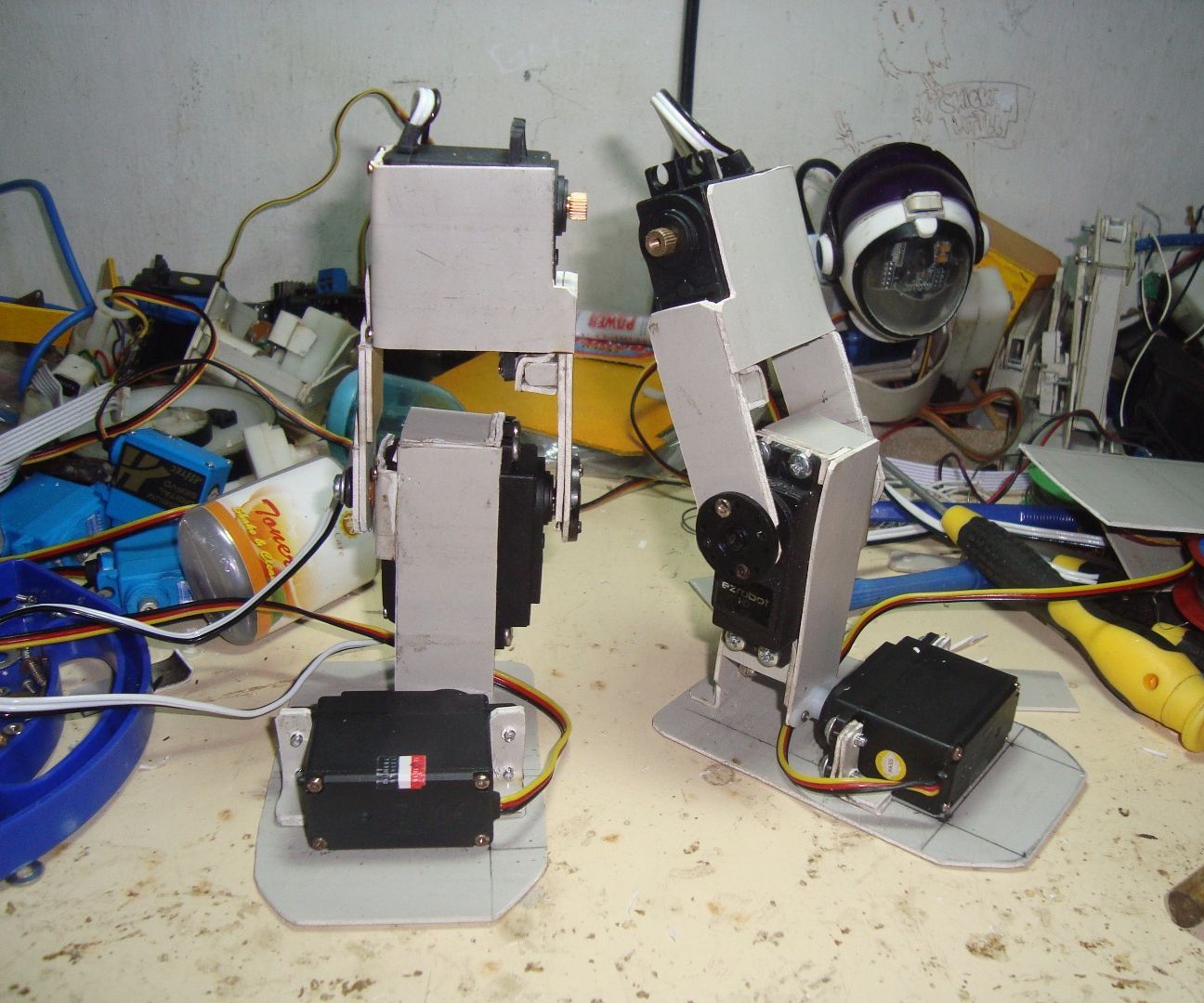 how to make a simple humanoid robot that throws DIY Project to Discover ...