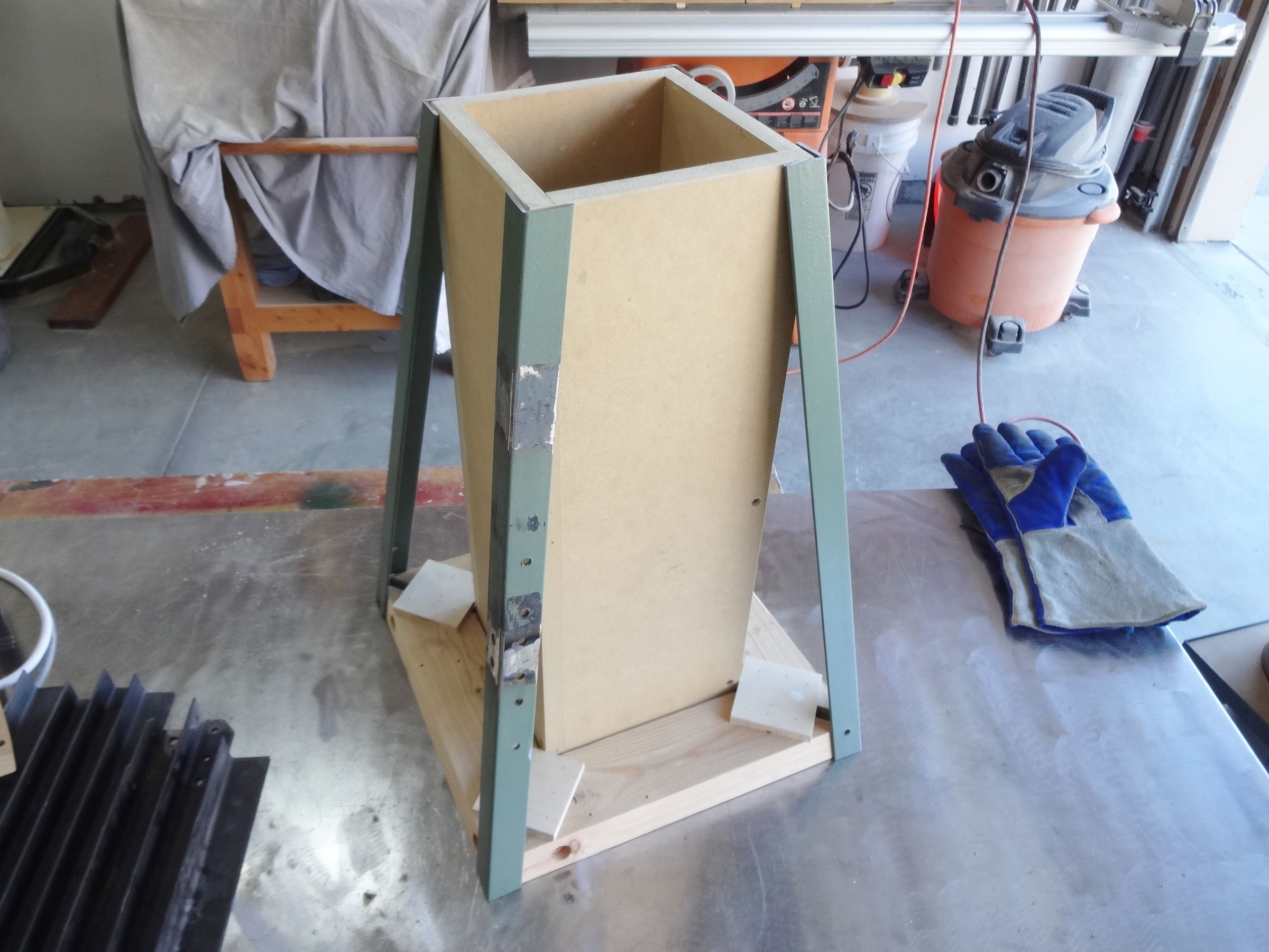 Make a Simple Welded Bar Stool : 11 Steps (with Pictures) - Instructables