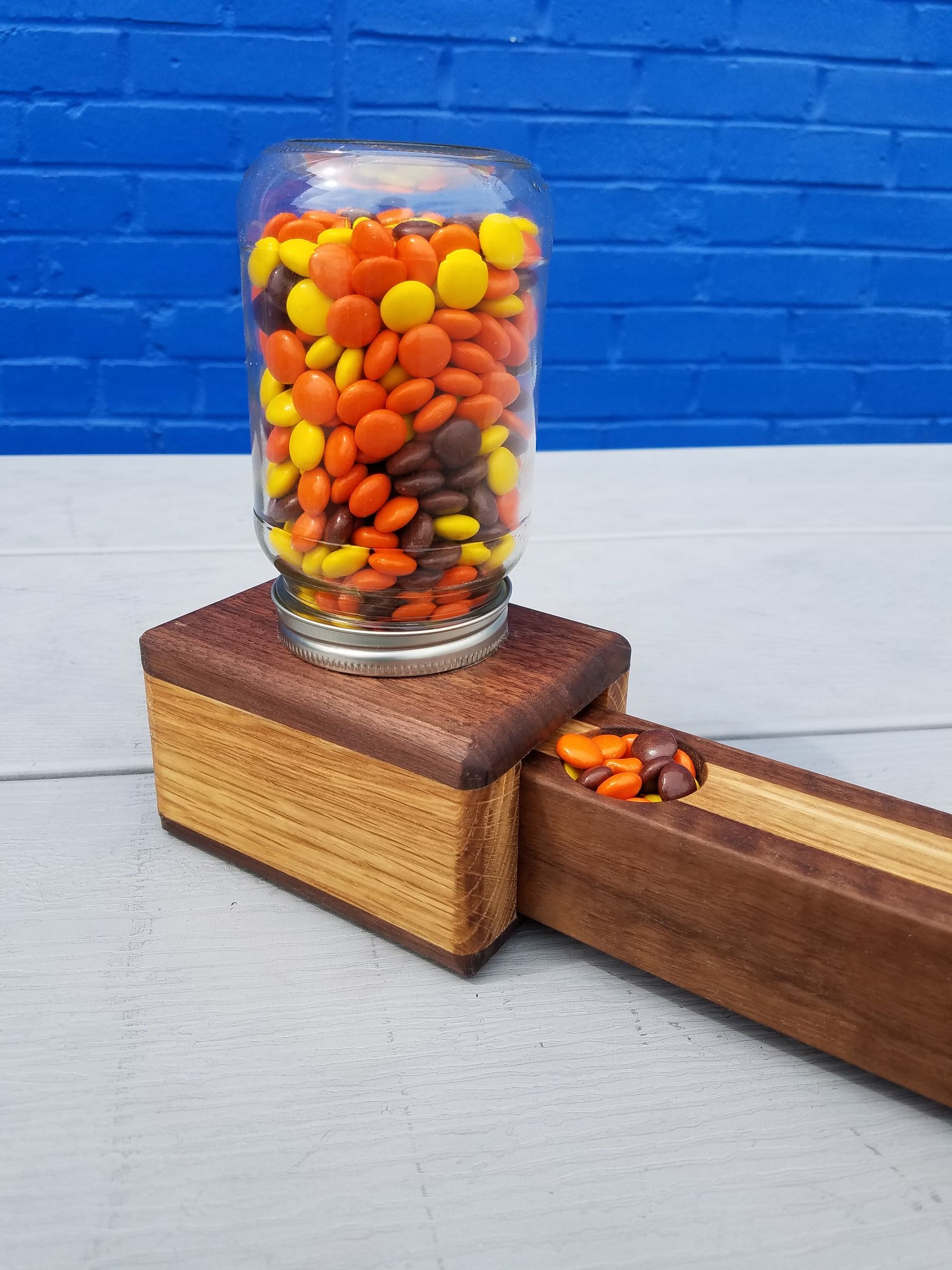How to Build a Candy Dispenser : 5 Steps (with Pictures) - Instructables