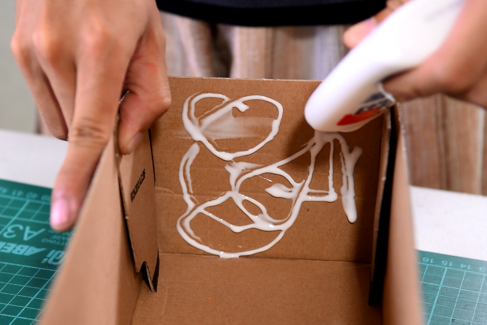 Build a Smartphone Projector With a Shoebox : 17 Steps (with Pictures ...