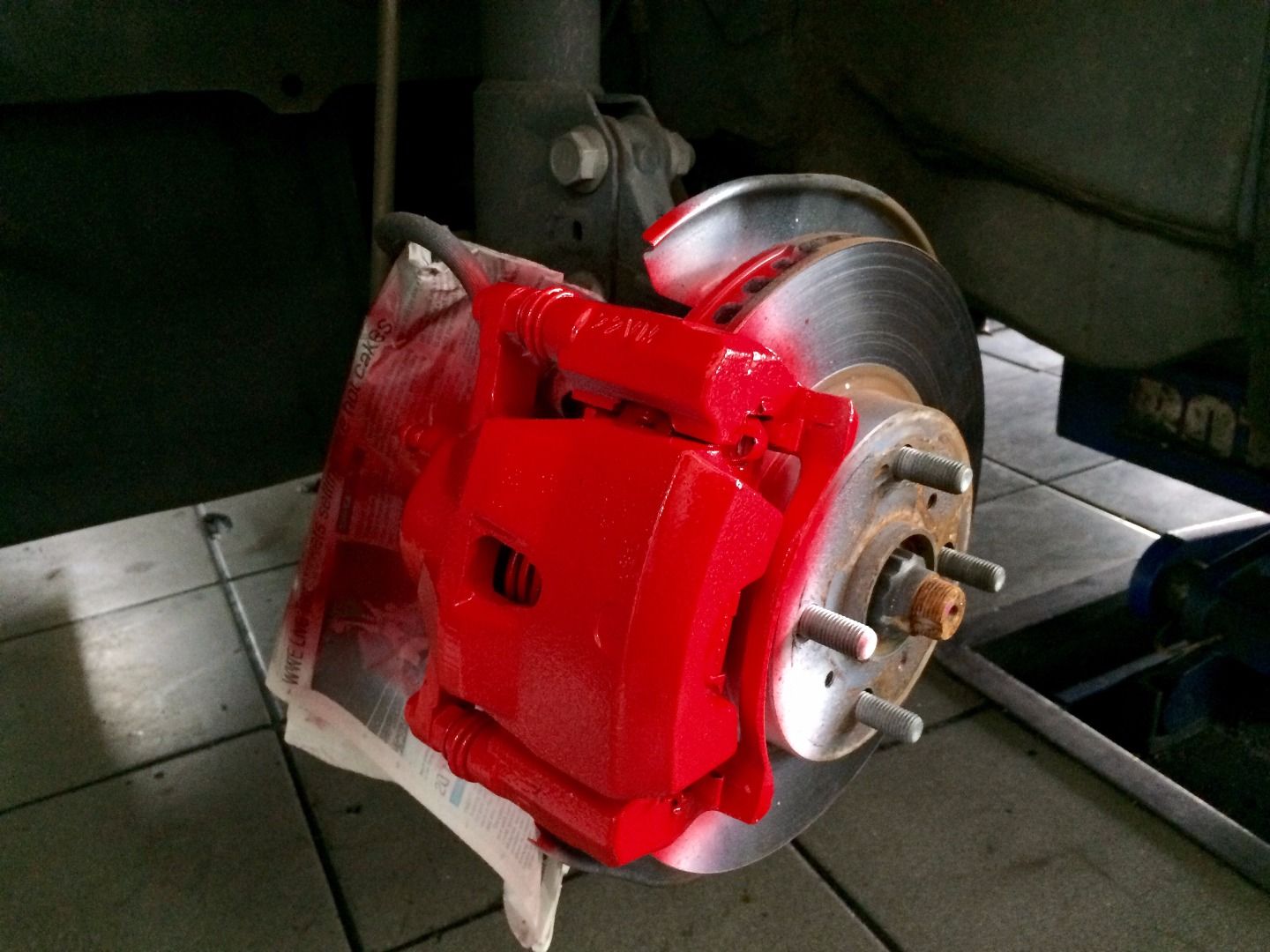 How to DIY Paint Car Brake Calipers : 4 Steps - Instructables