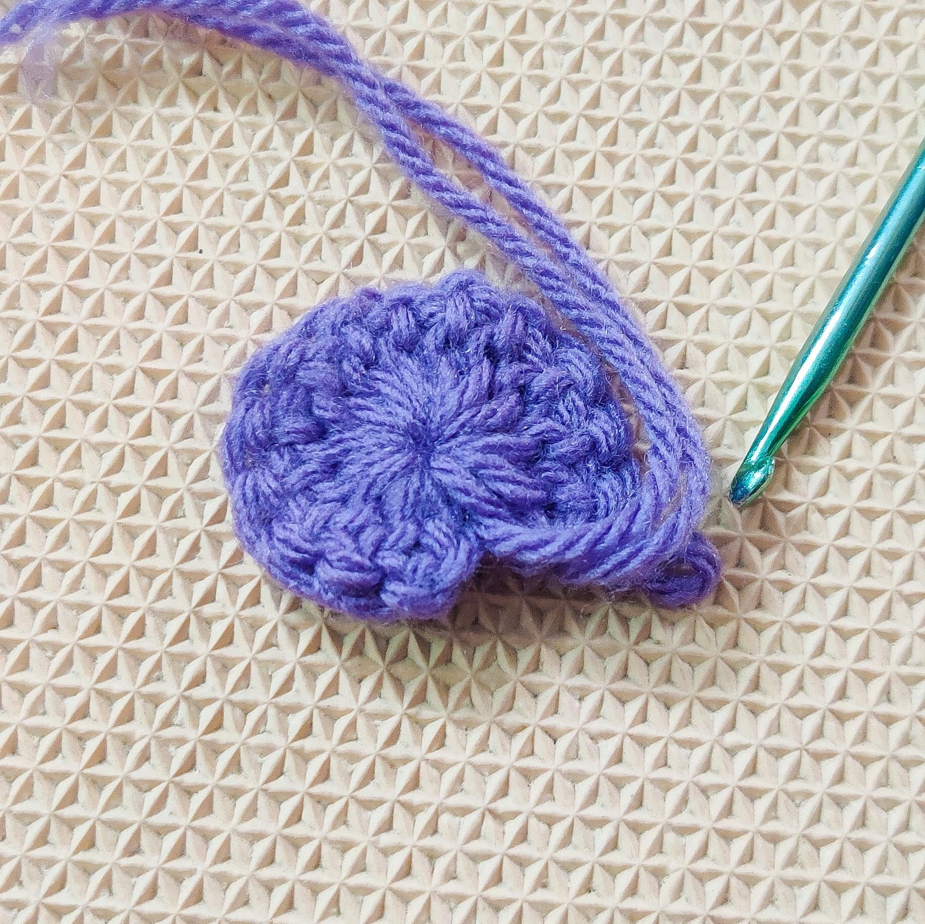 Crochet Seamless Spiral Circle With Raised Ridges : 7 Steps (with ...