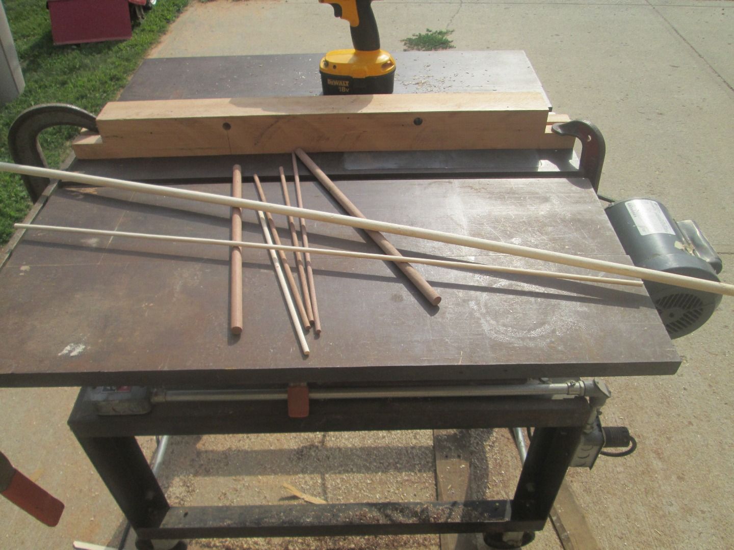 Making Dowel Rods With a Table Saw : 8 Steps (with Pictures ...