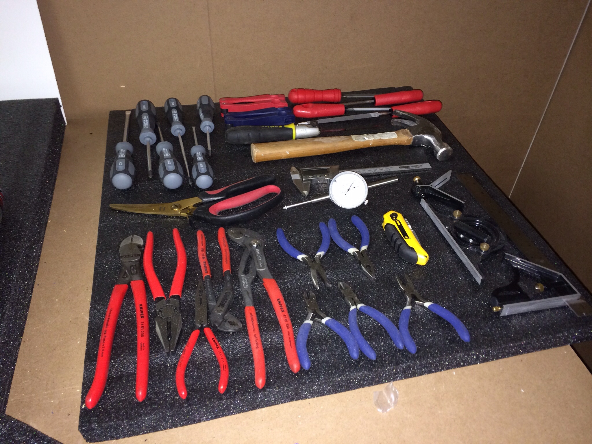 MakerCube: Modular Workbench for Small Spaces : 7 Steps (with Pictures ...