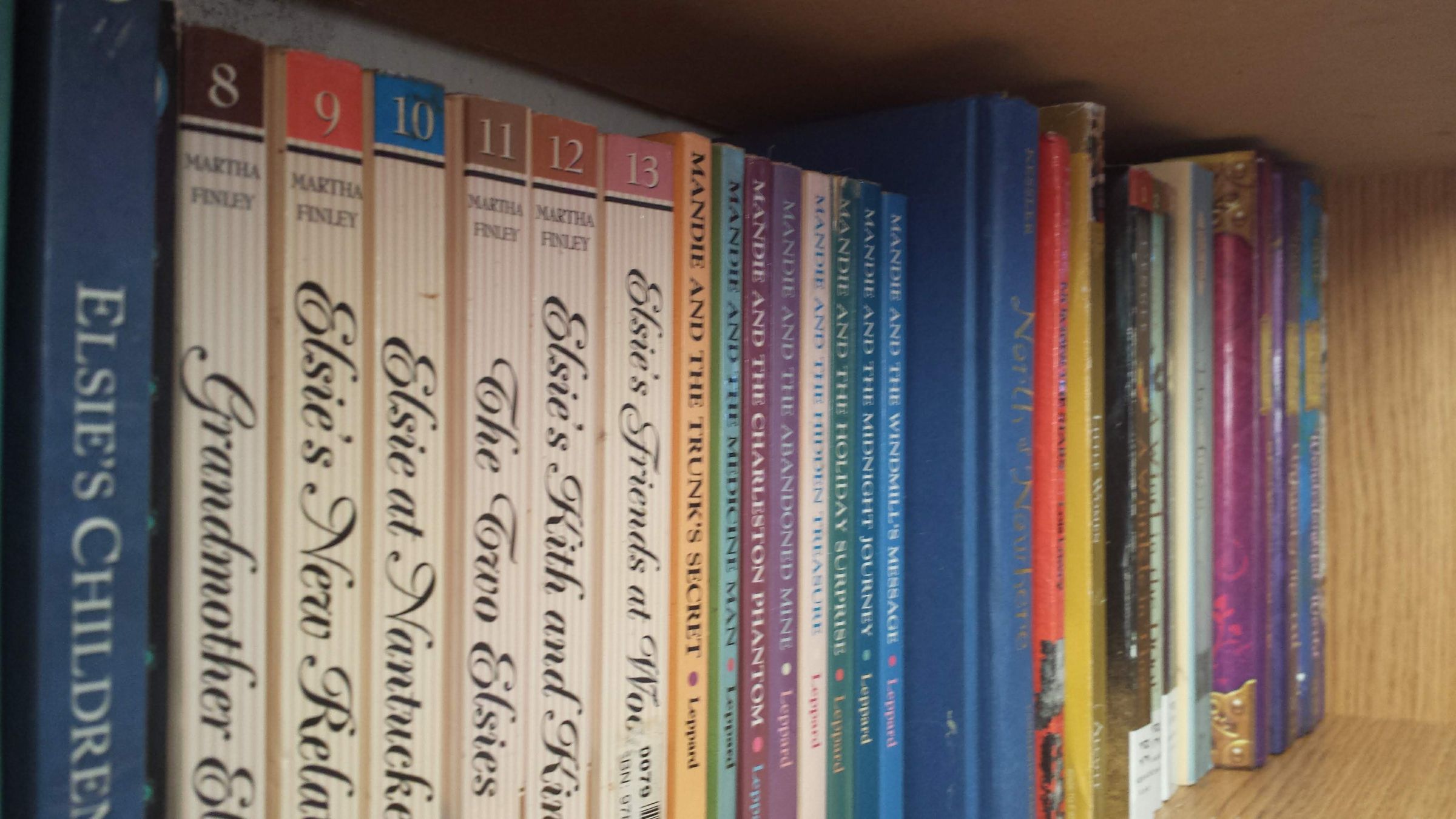 Messy But Efficient Way to Organize Your Bookcase : 4 Steps (with ...