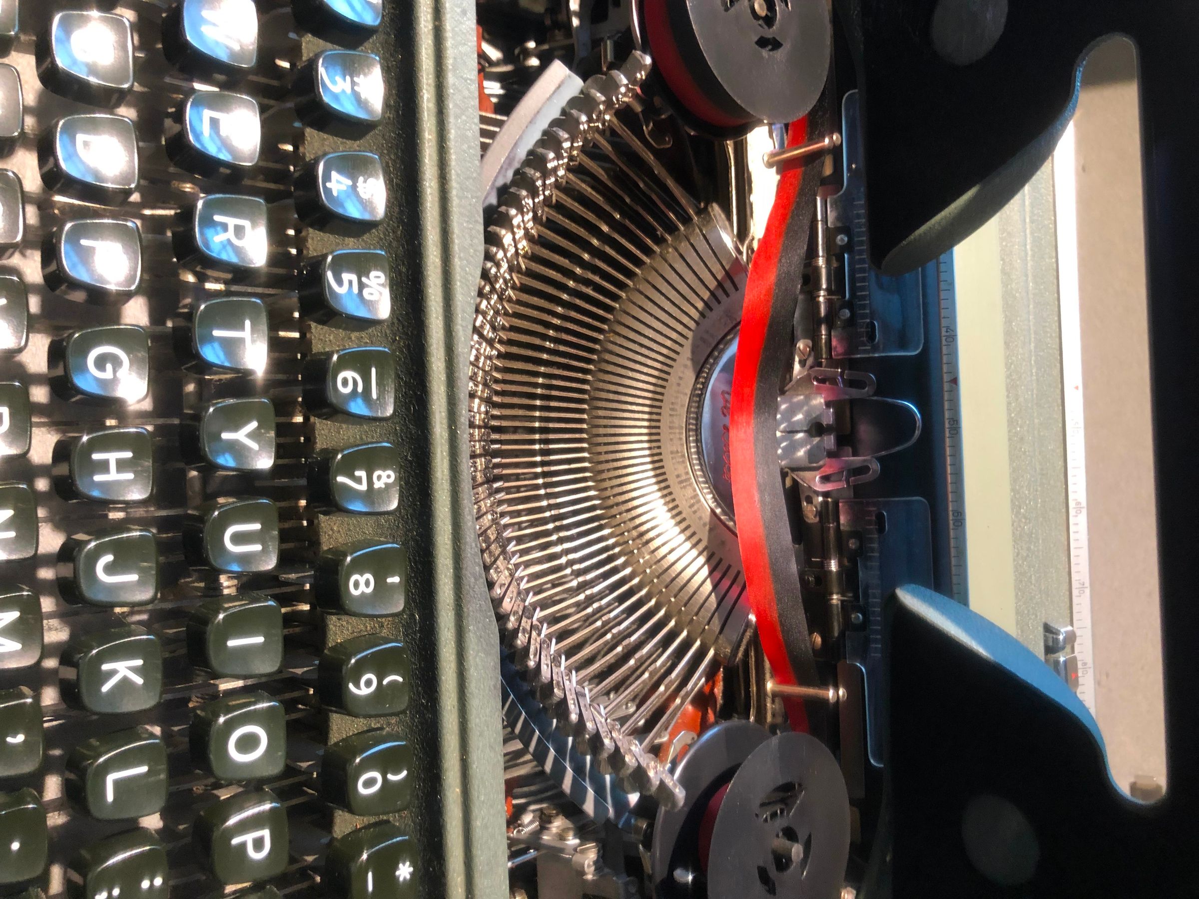 How to Change a Typewriter Ribbon : 8 Steps (with Pictures) - Instructables