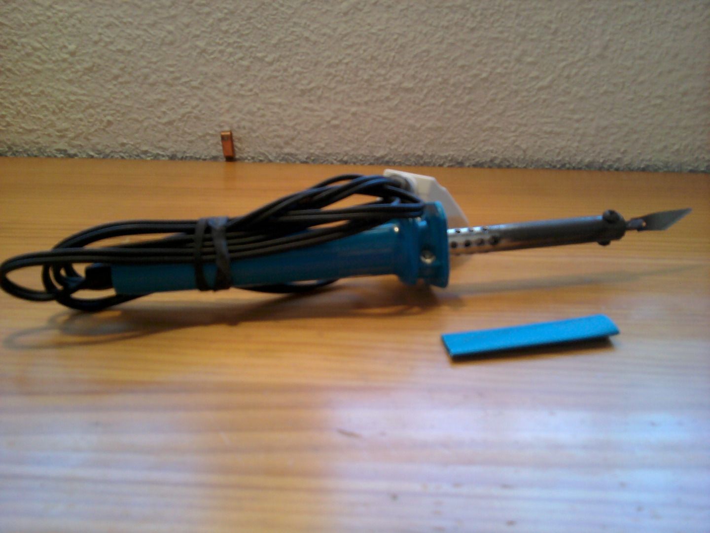 Make a Hot Knife Using a Soldering Iron : 4 Steps (with Pictures ...