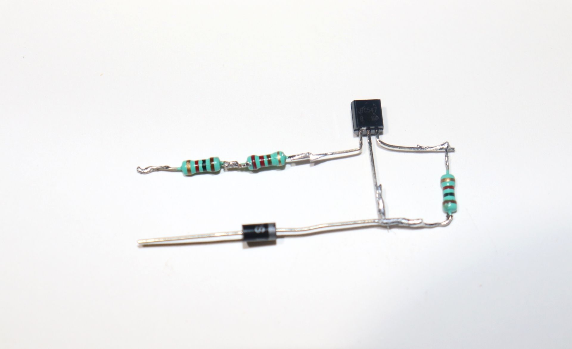 3.7V Battery Low and Full Level Indicator Circuit : 9 Steps (with ...